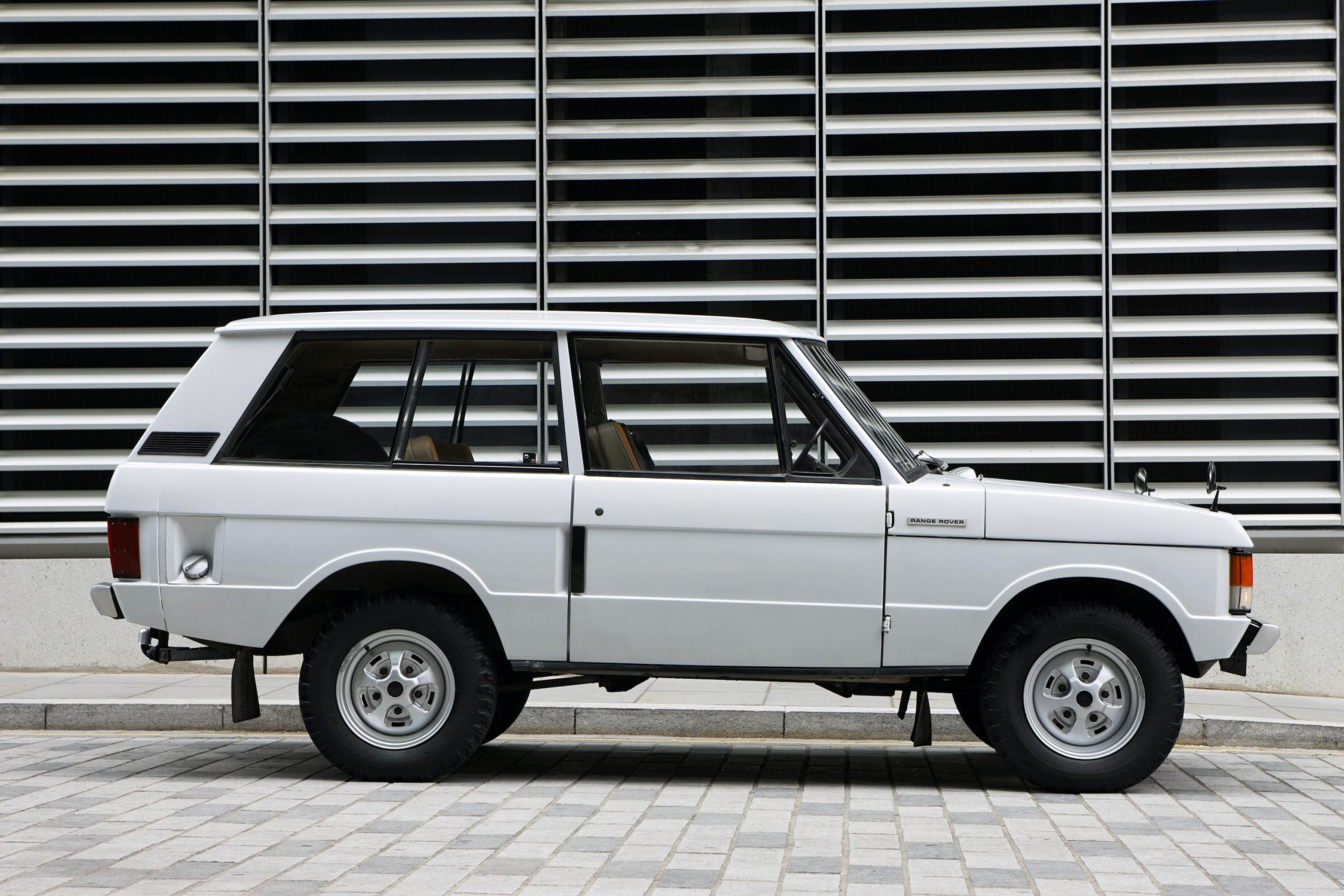 Range Rover celebrates 50 years with a limited run of 1970 "Fifty ...