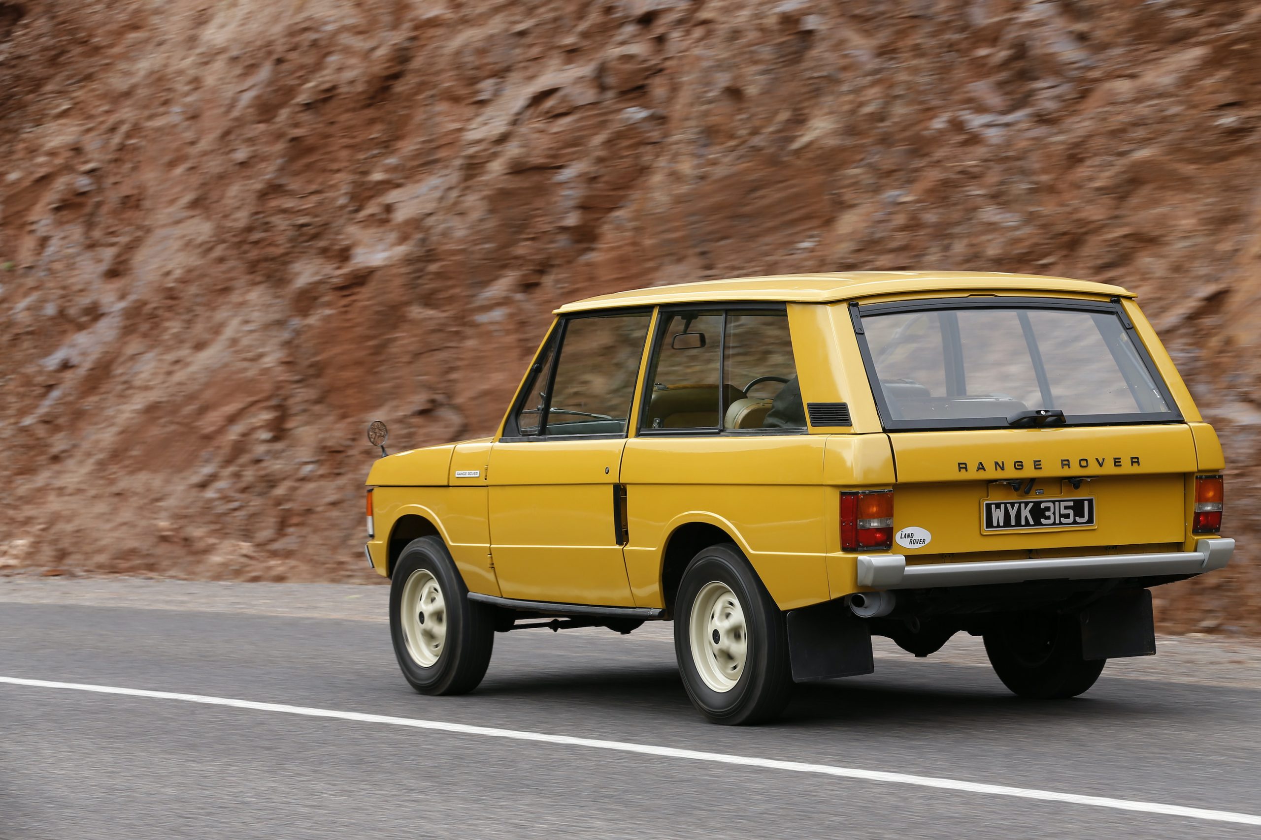 Range Rover celebrates 50 years with a limited run of 1970 "Fifty ...