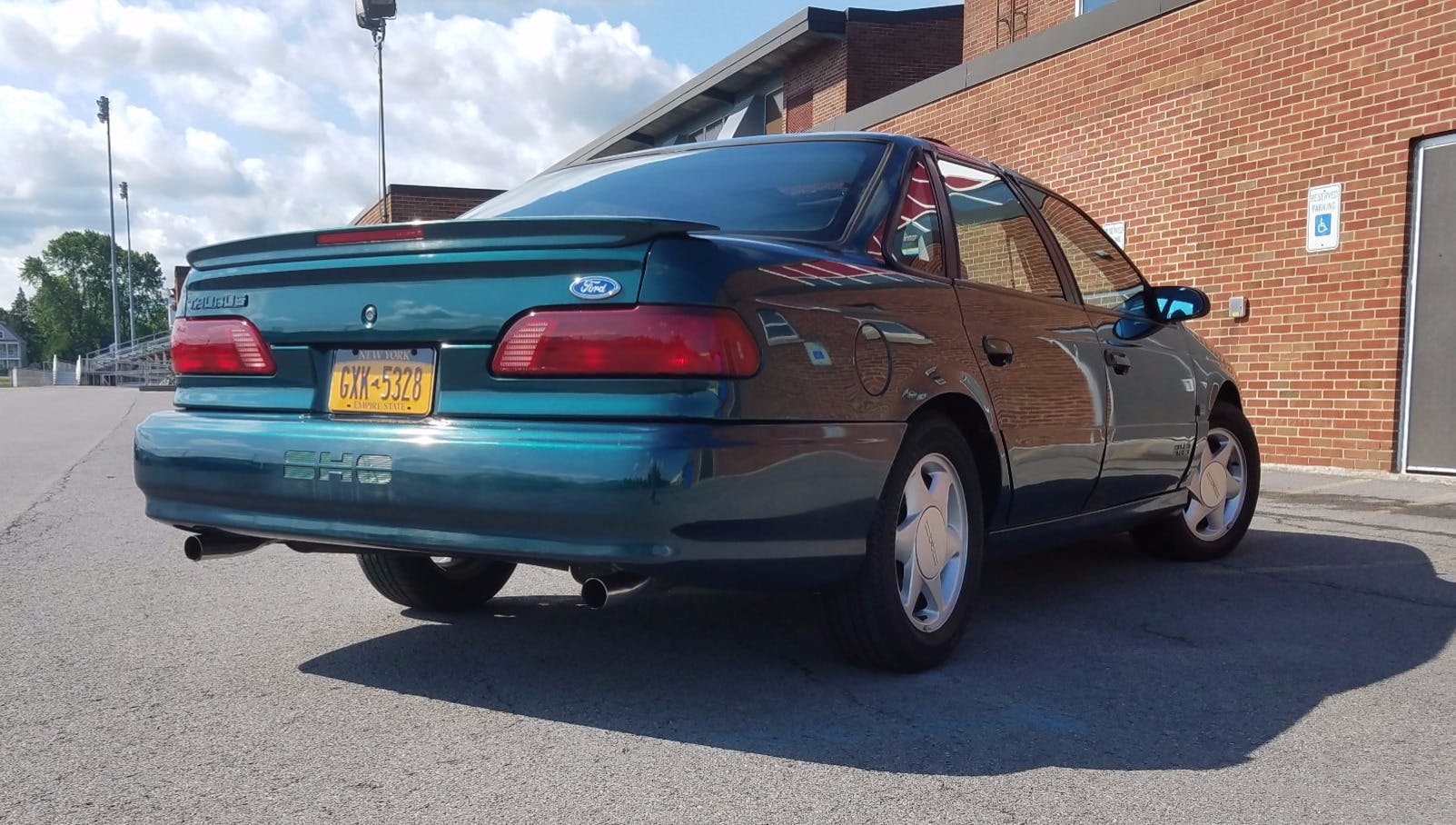 Ford's 1989–95 Taurus SHO is a four-figure hot rod with a Japanese ...