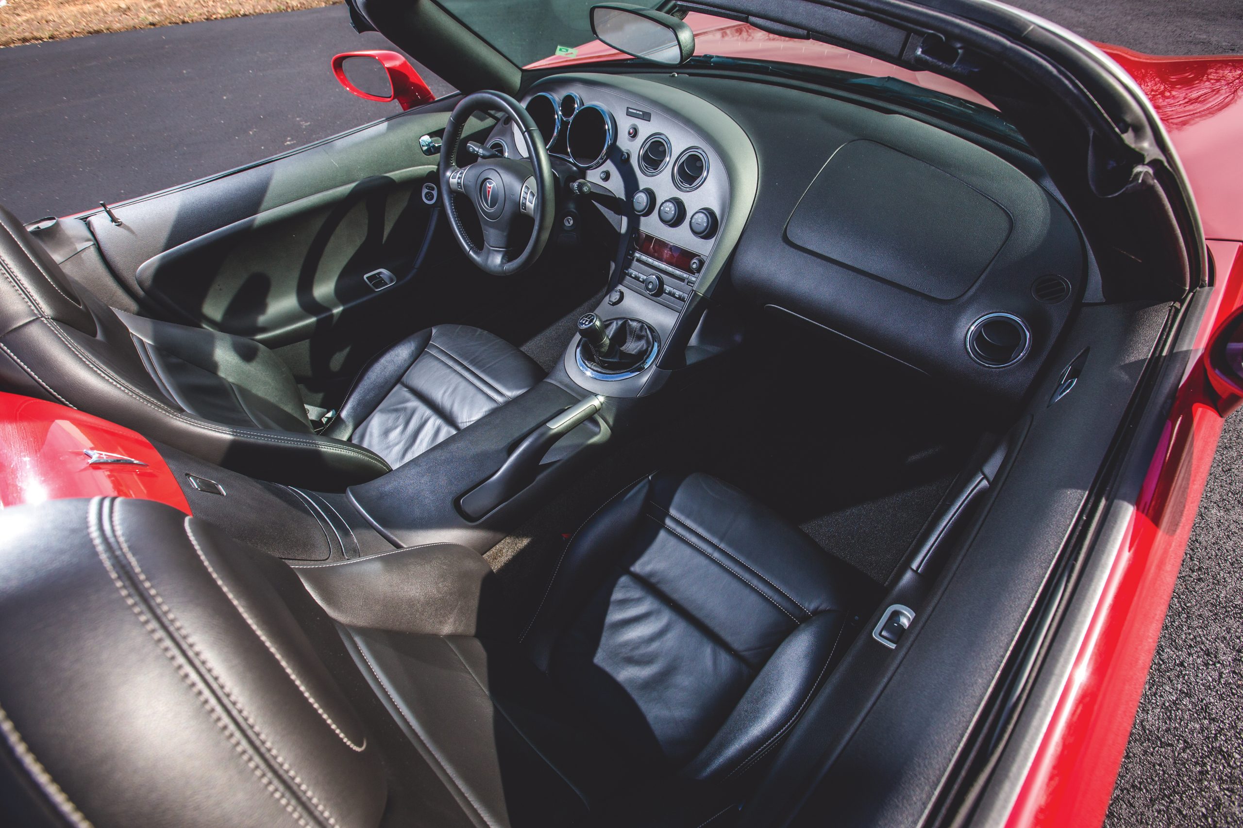 The 2006–10 Pontiac Solstice offers an affordable alternative to ...