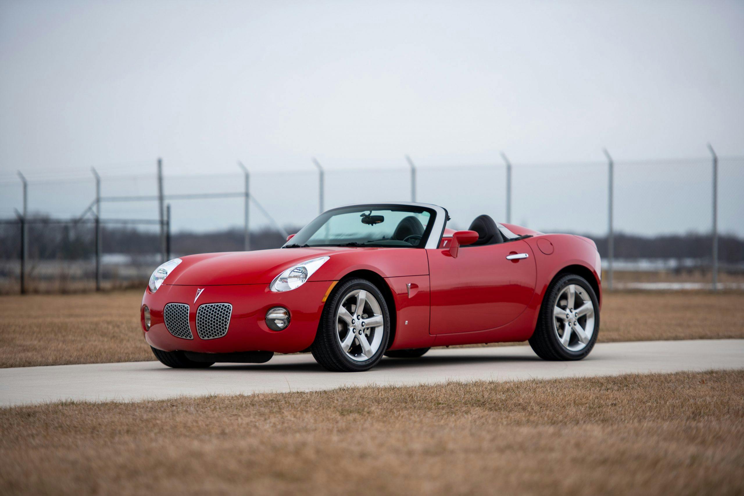 The 2006–10 Pontiac Solstice offers an affordable alternative to ...