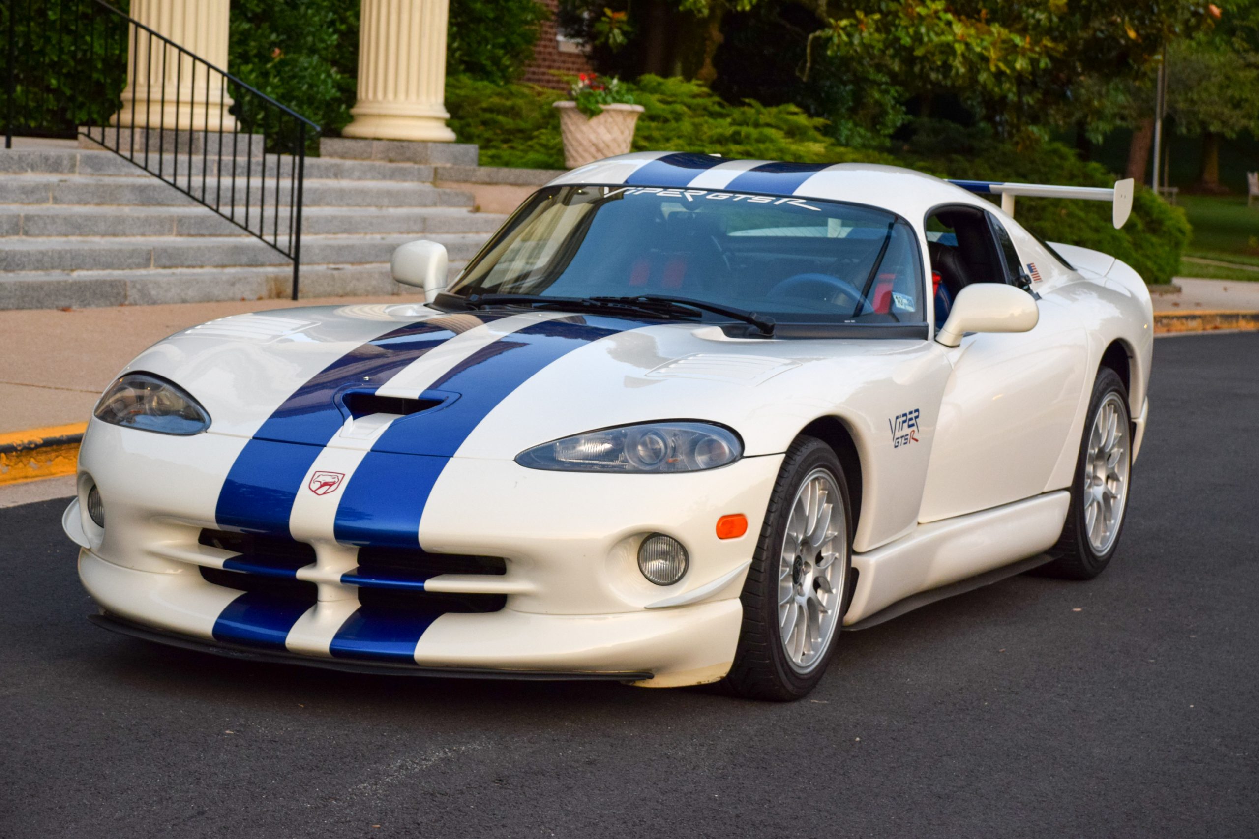 This Dodge Viper GT2 pilot car keeps the "Color Me Gone" drag legacy ...