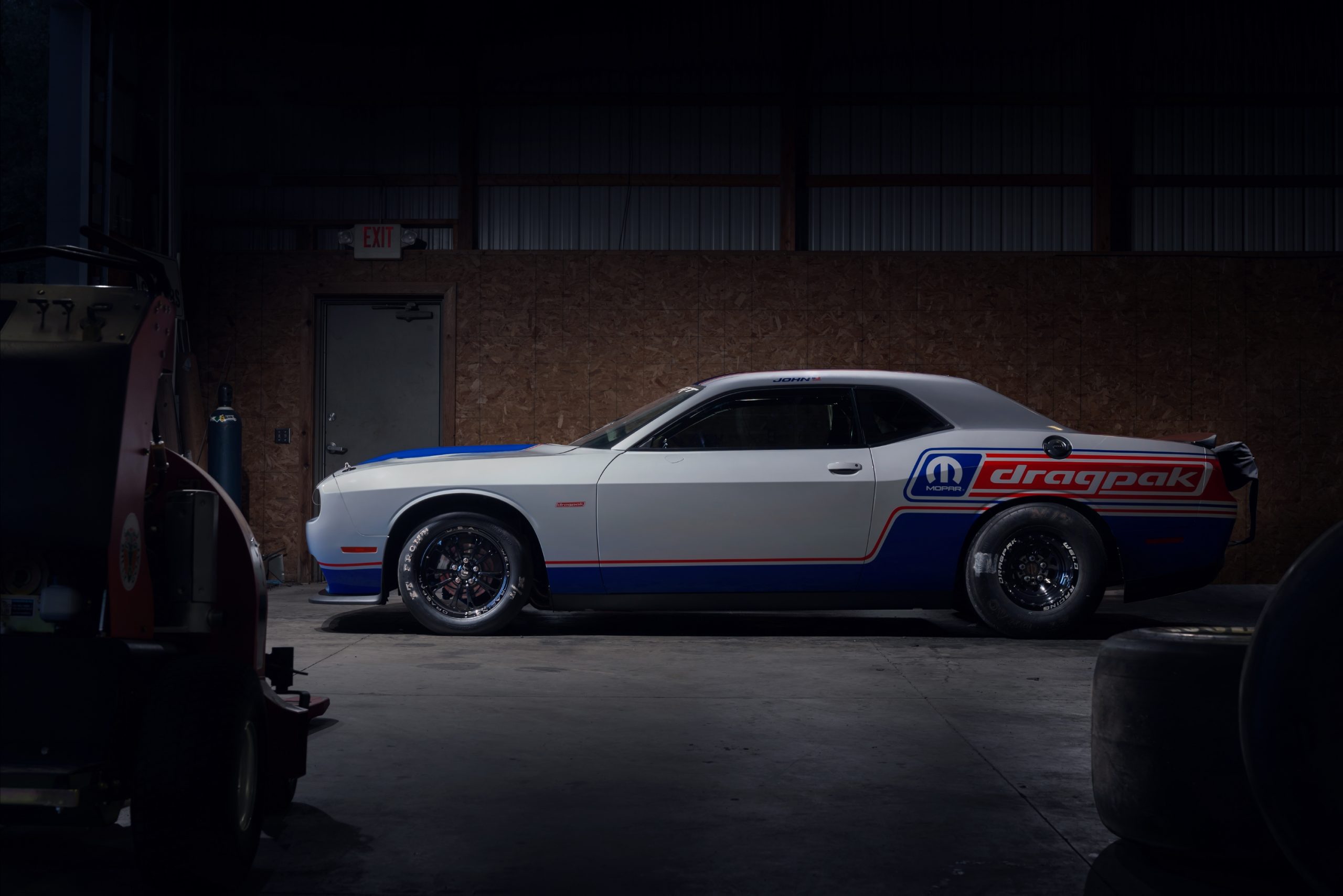 Dodge Challenger Drag Pak boasts bigger blower, revamped rear ...
