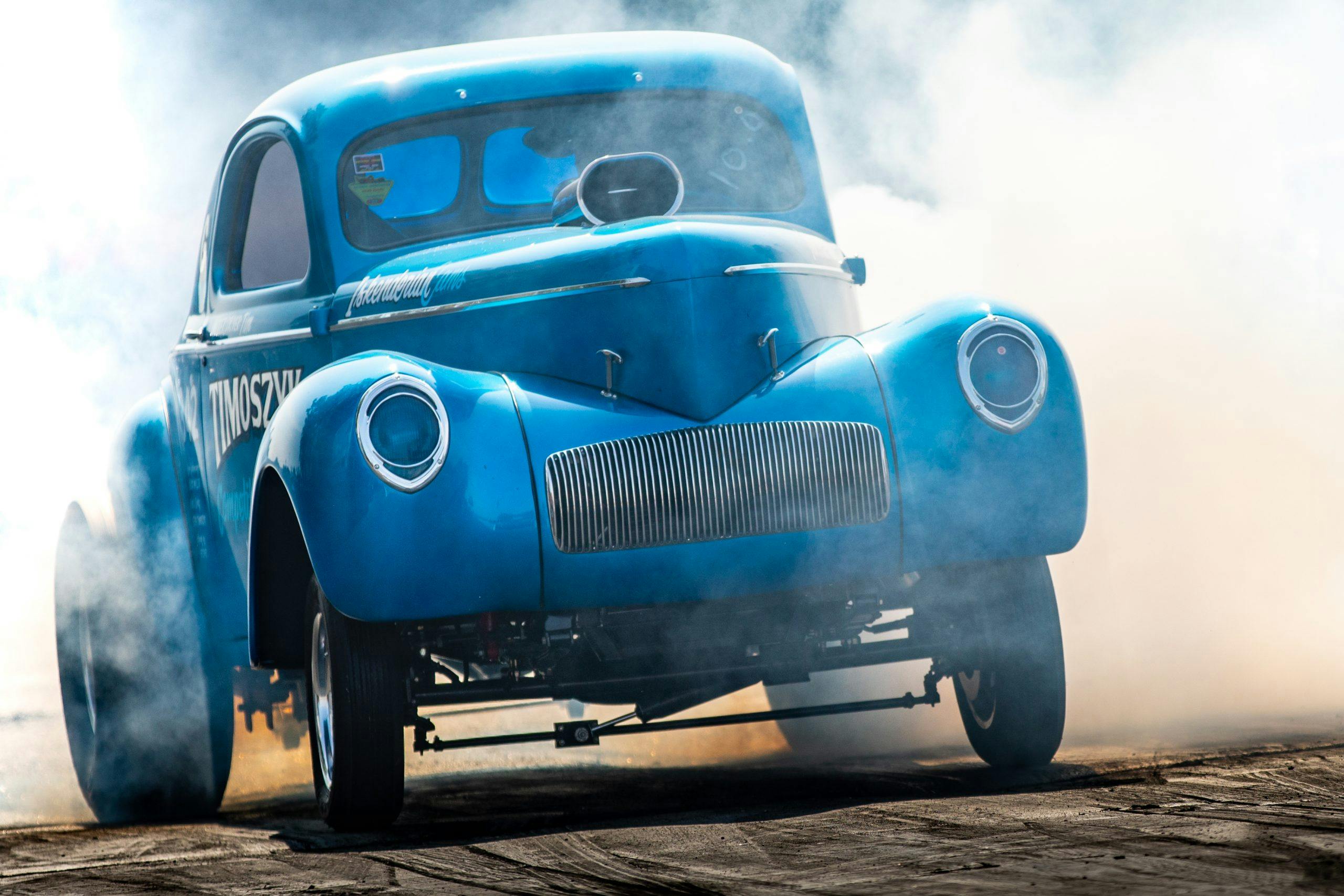 Nostalgic straight-line racers keep Detroit's drag strip flame alive ...
