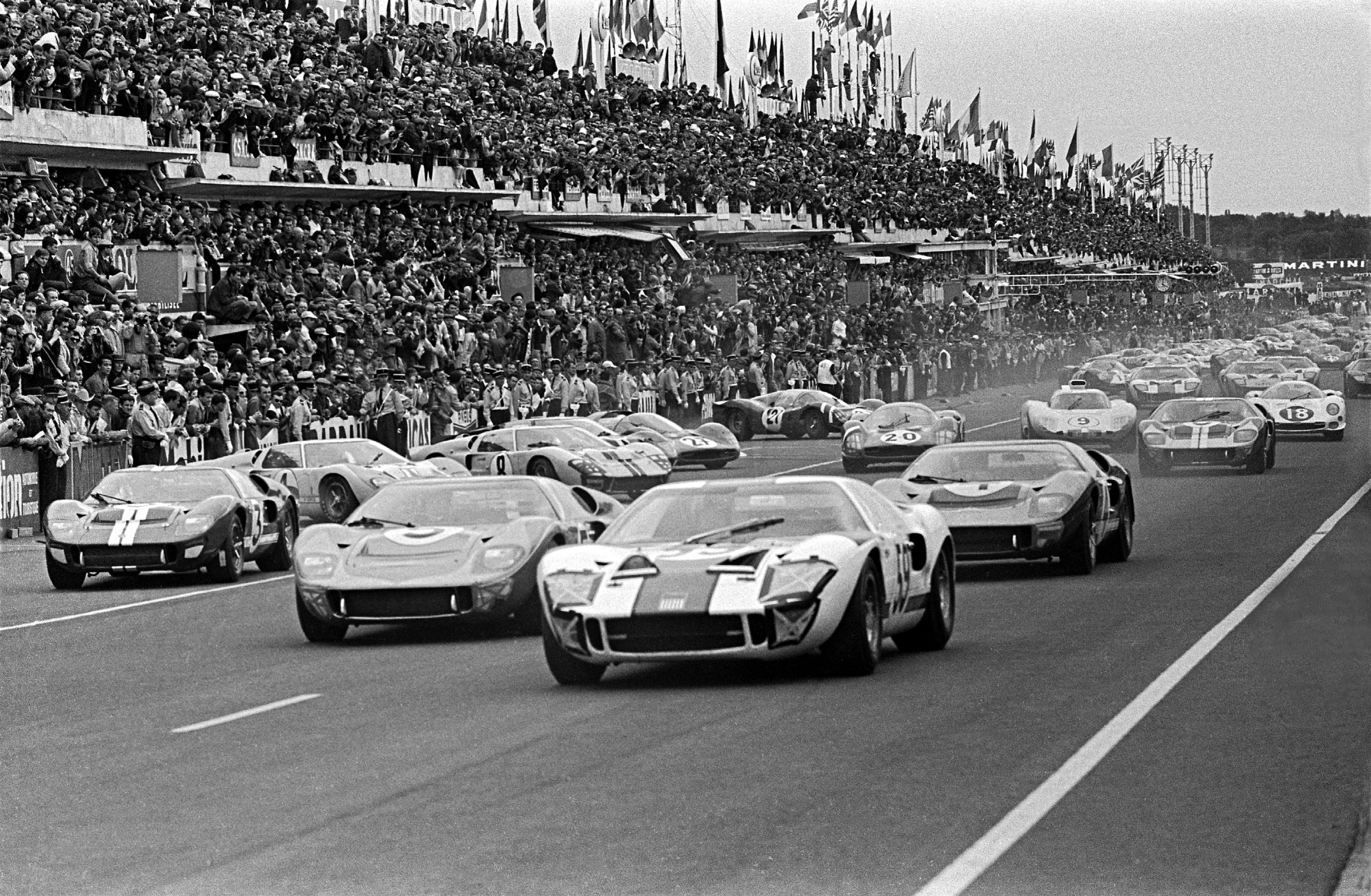 It's 1966 All Over Again as Le Mans Ford GT40s Take to the Track at ...