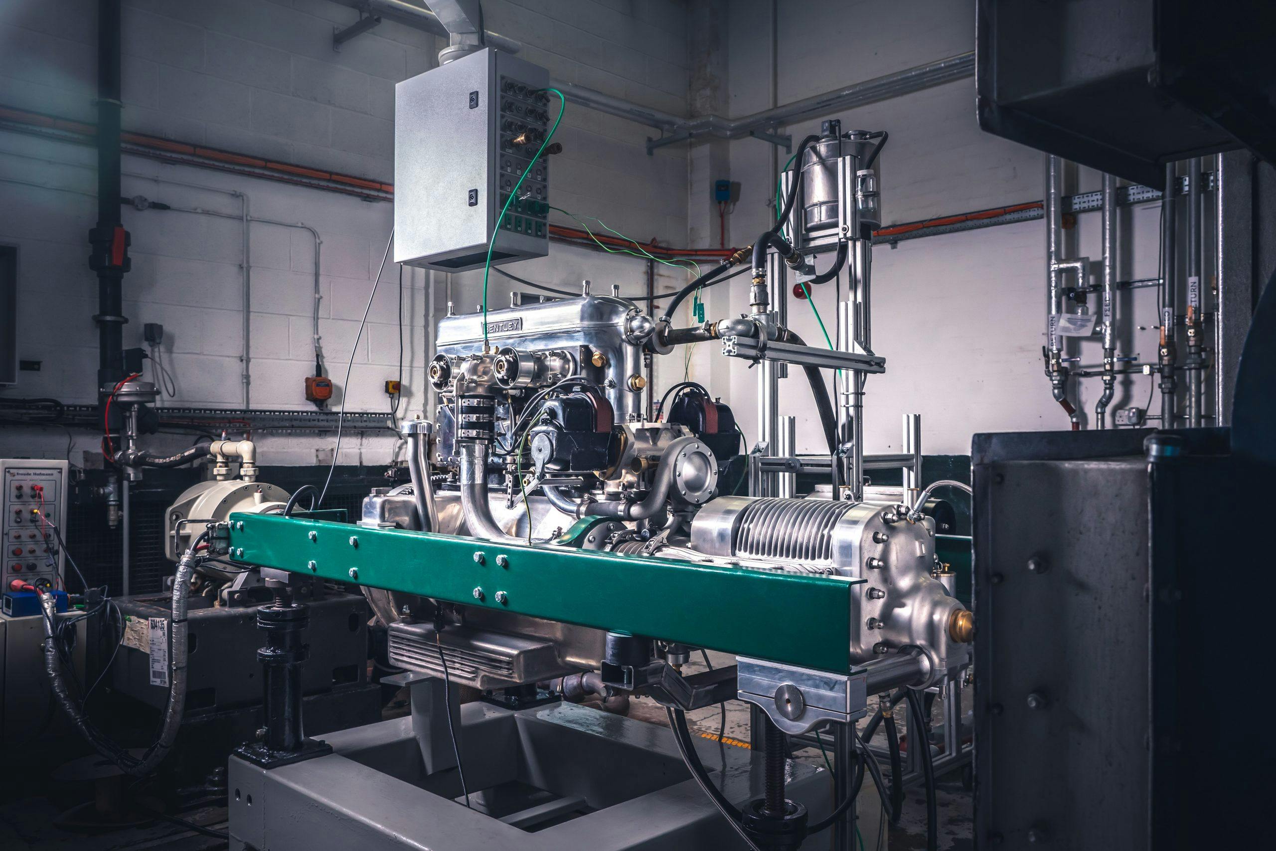 Bentley fires up first new Blower engine on a Spitfire test rig ...