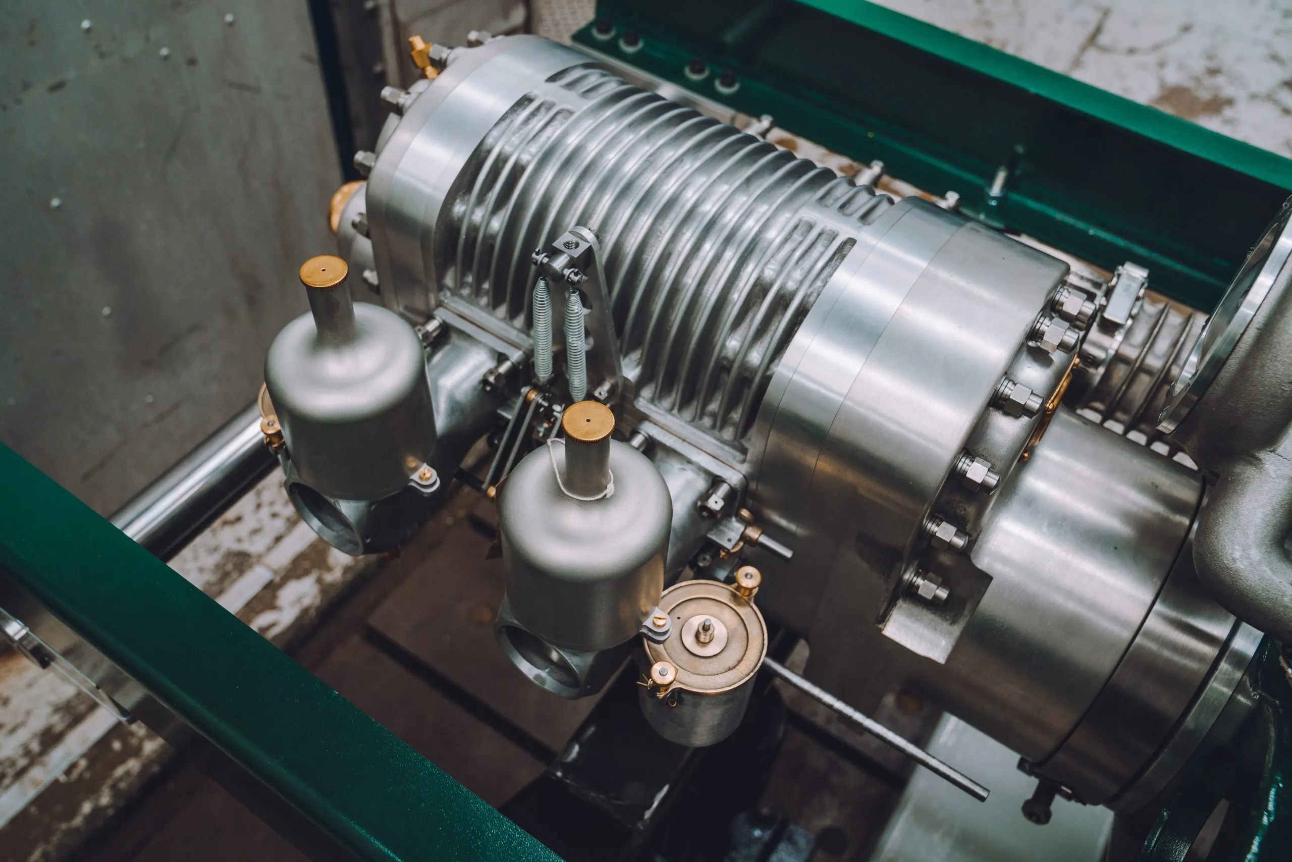Bentley fires up first new Blower engine on a Spitfire test rig ...