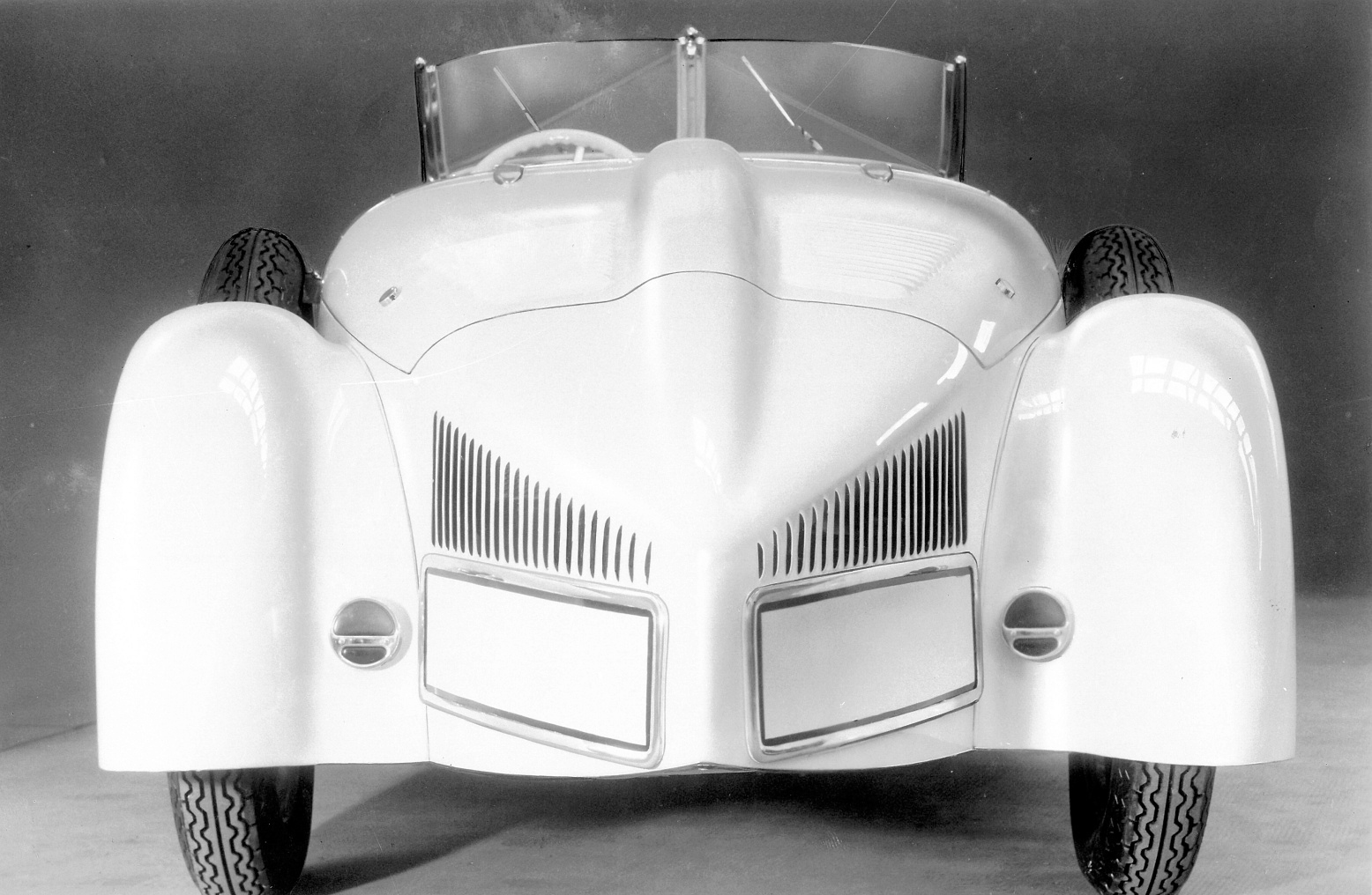 How the 1921 Rumpler Tropfenwagen foreshadowed today’s mid-engine race ...