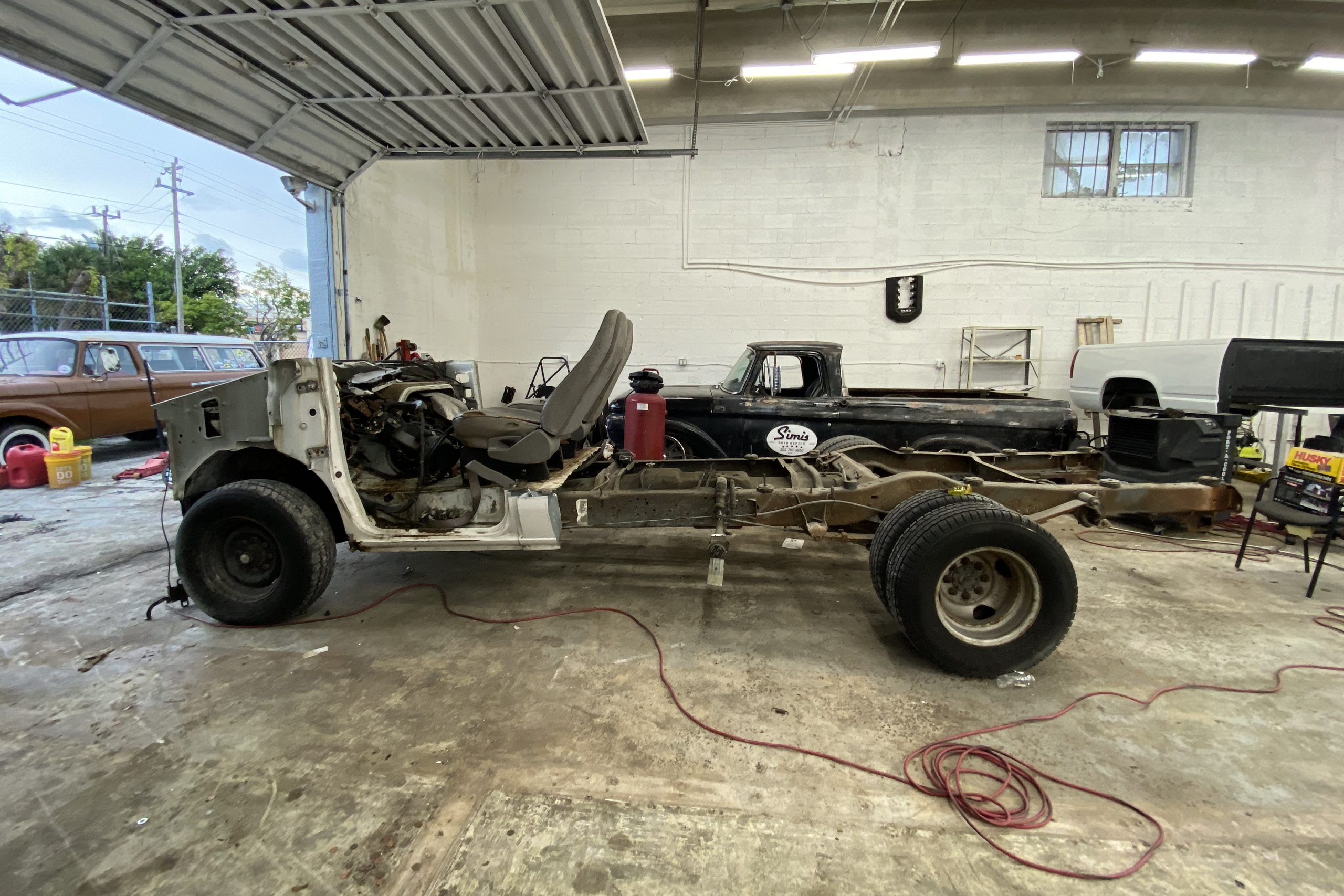 Watch this E350 Ford van get hacked down for a pickup chassis swap ...