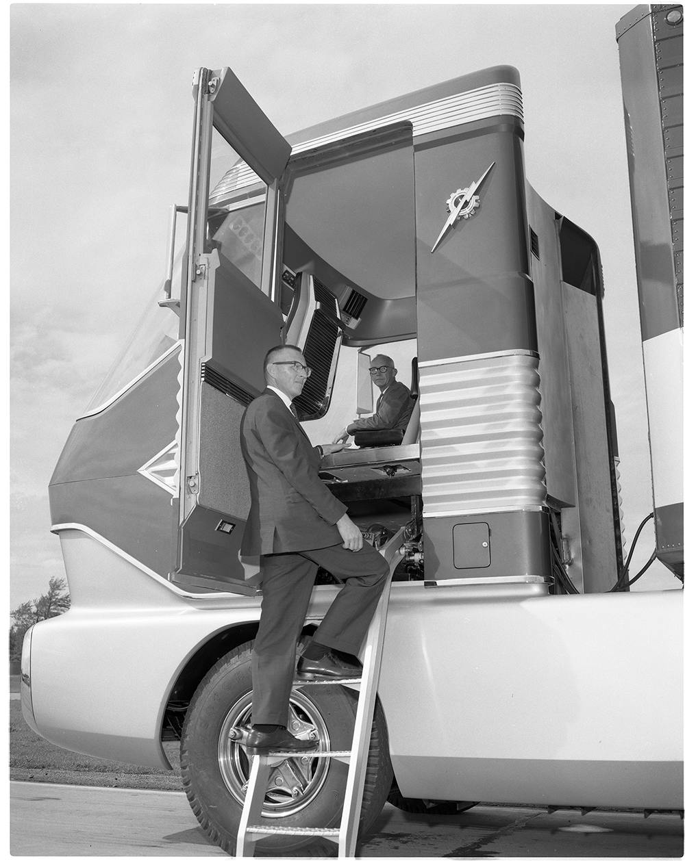 Lost for 40 years, Ford's turbine-powered big rig has been rediscovered ...