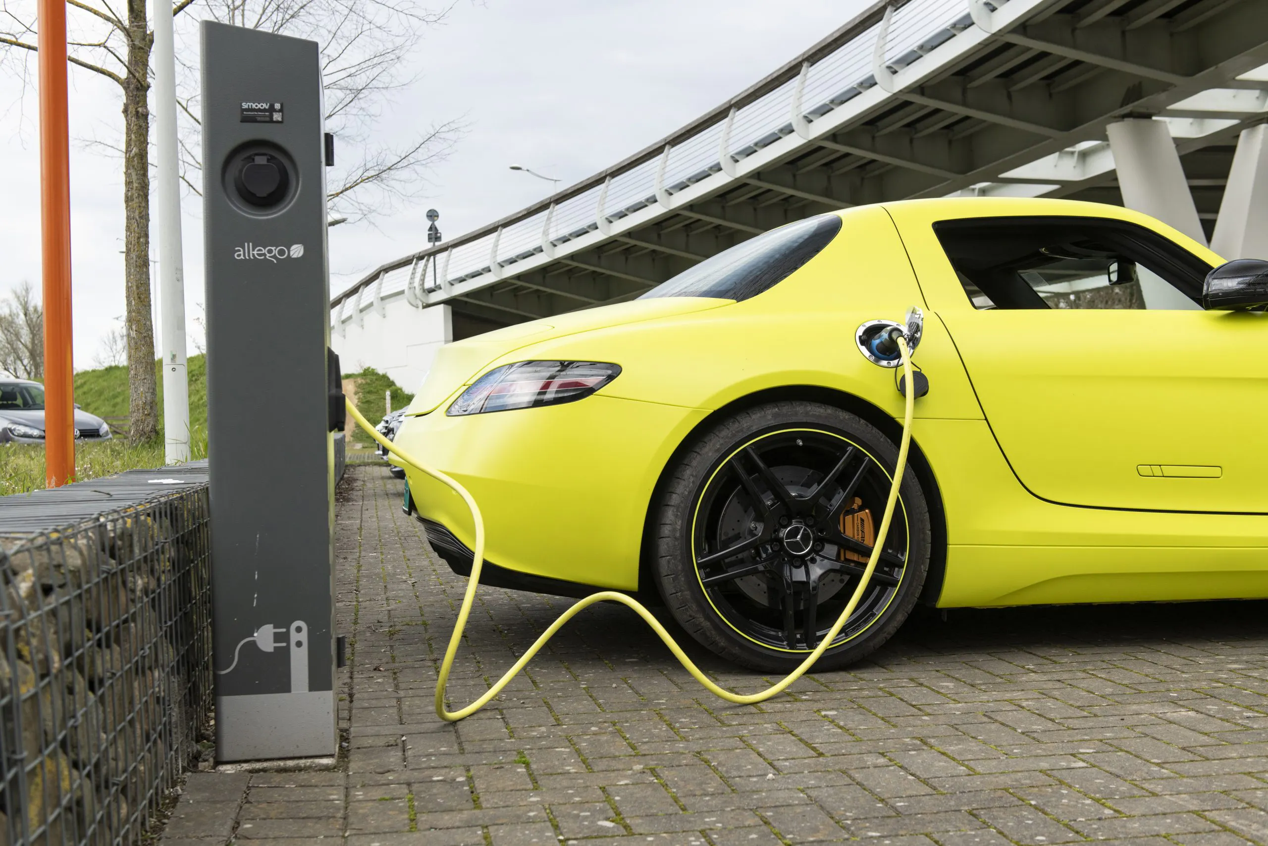 The 2014 SLS AMG Electric Drive was a battery-powered supercar ahead of ...