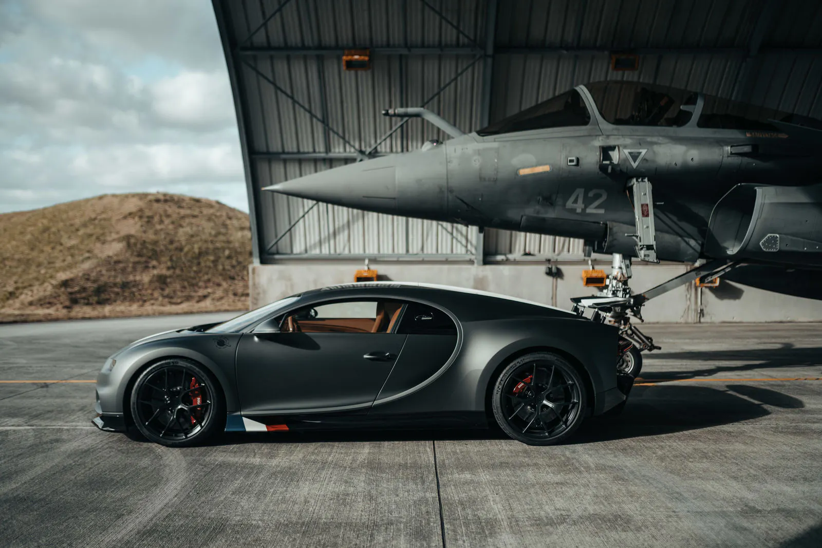 Even a Bugatti Chiron can't outrun a fighter jet - Hagerty Media