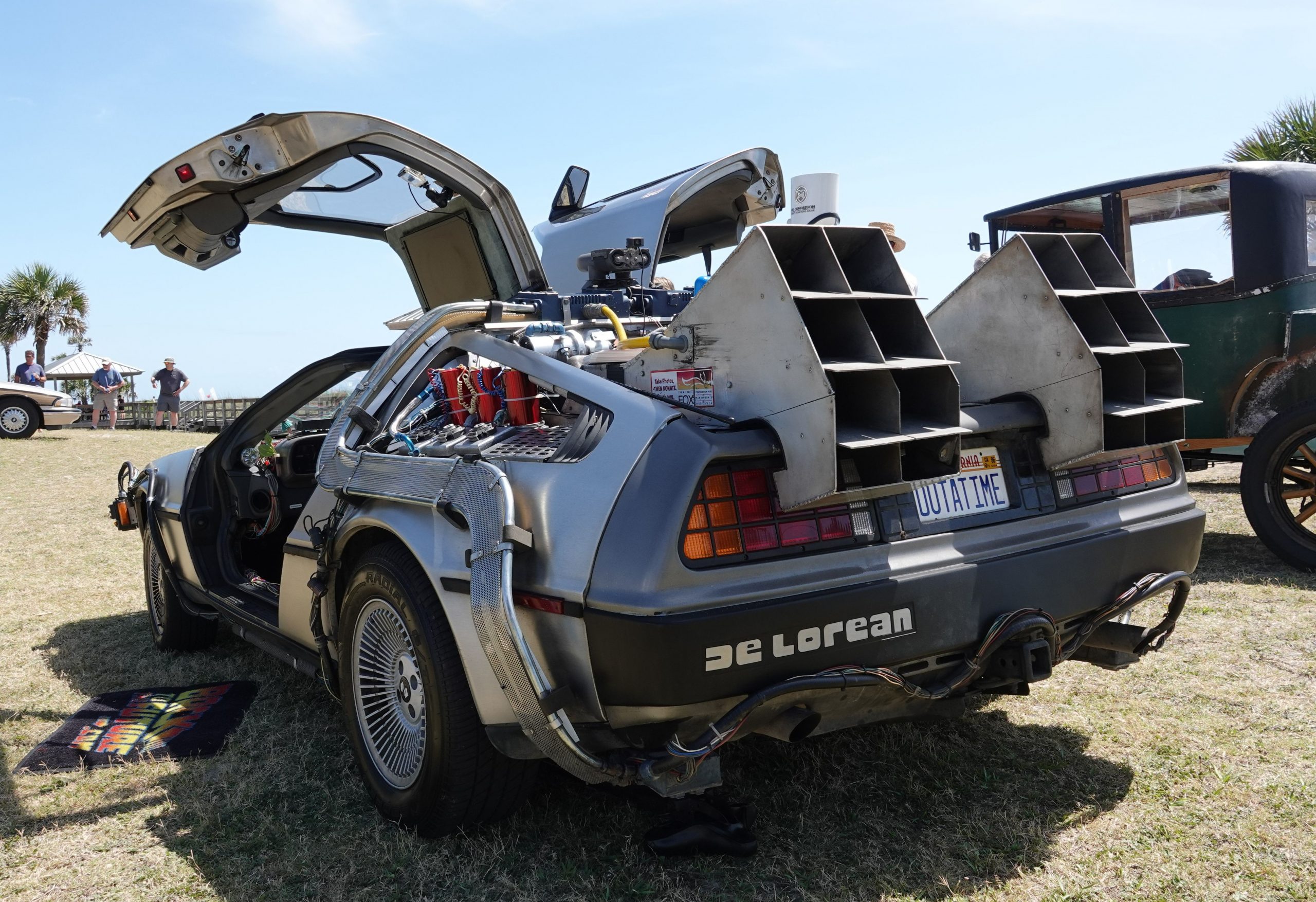 This 827,000-mile DeLorean Time Machine replica is a star in its own ...