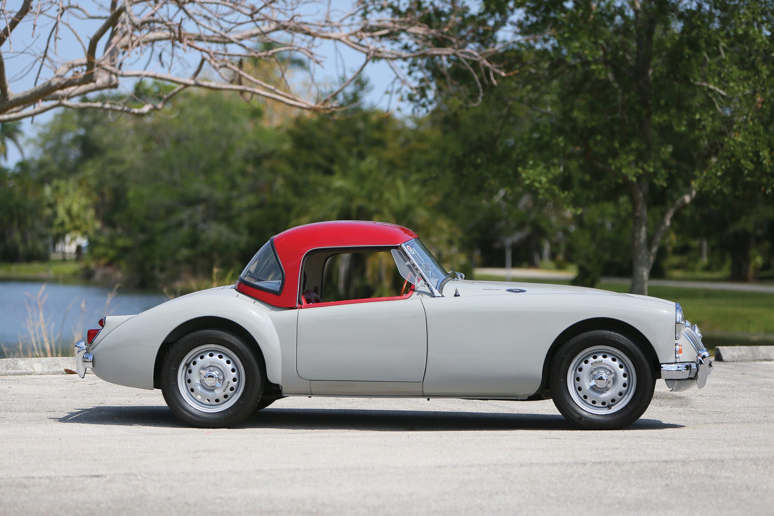 Your handy 1955–62 MG MGA buyer's guide - Hagerty Media