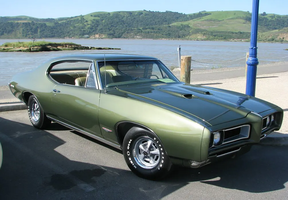 Sneaky 1968 GTO ad shouted “street racing” without actually saying it ...