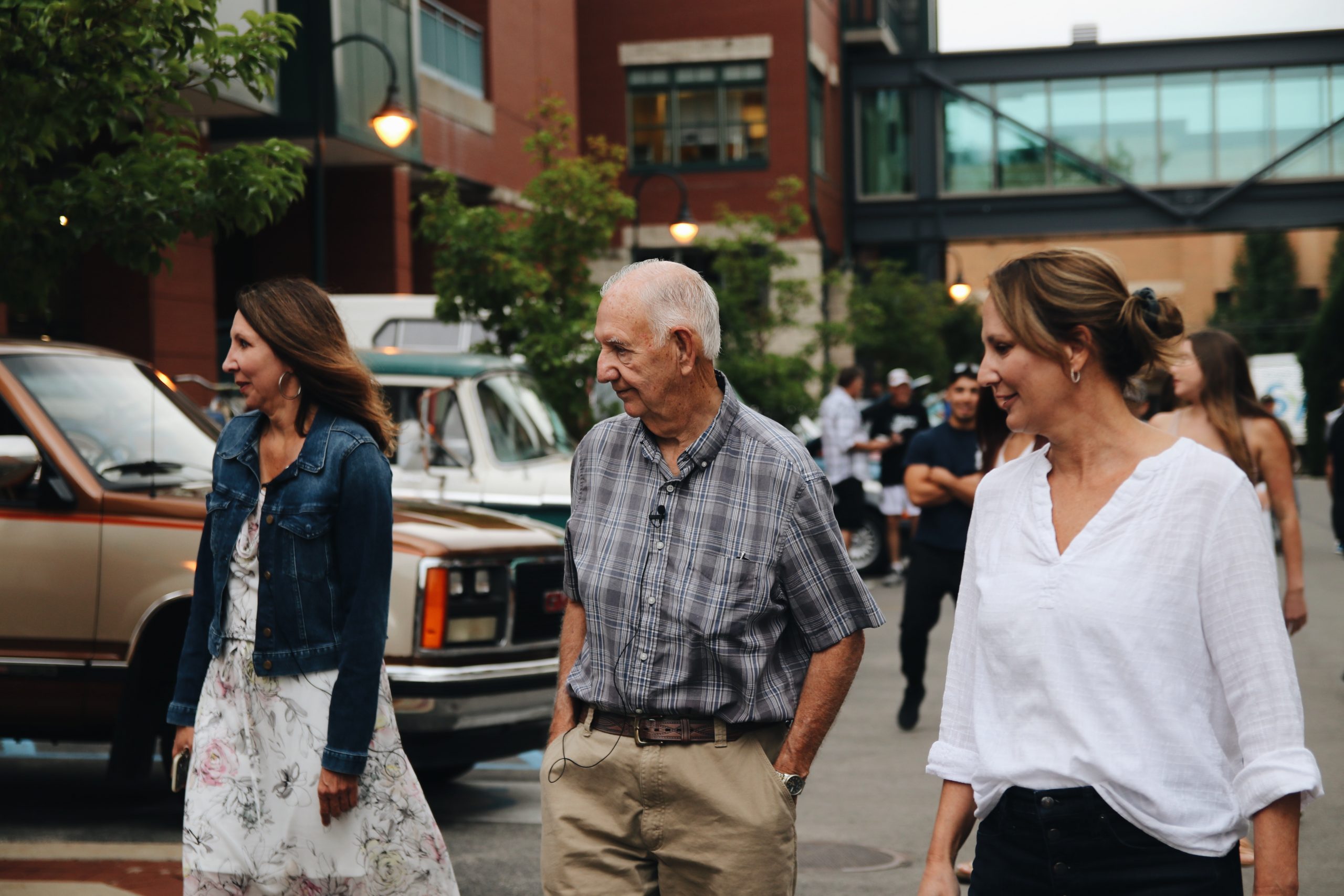54 years later, two daughters replace the '66 Mustang their dad gave up ...