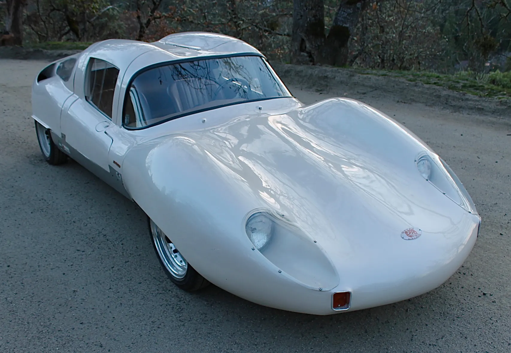 Novelist's homemade "Mayan Magnum" sports car is a '60s sci-fi ...