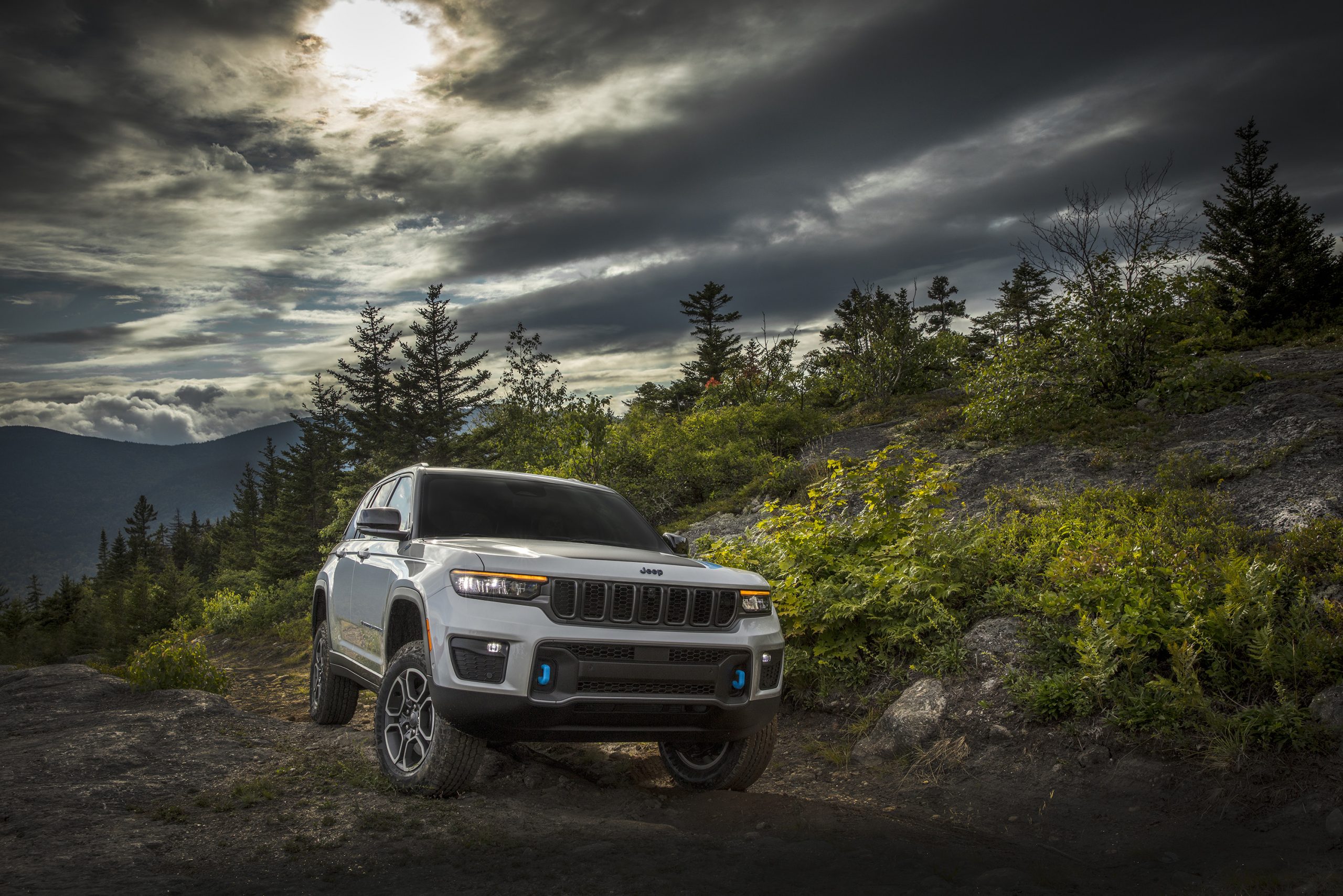 Now with hybrid option, Jeep’s '22 Grand Cherokee courts upmarket ...