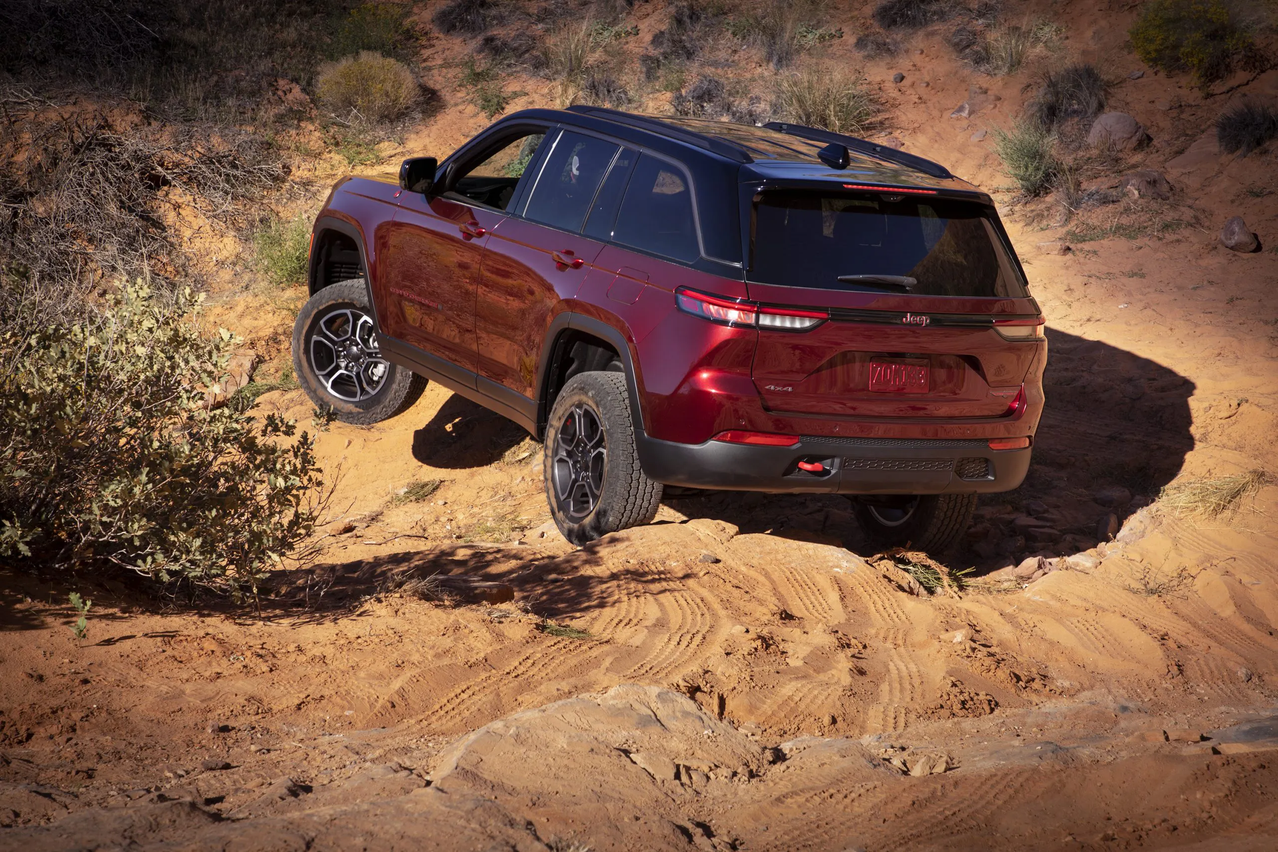 Now with hybrid option, Jeep’s '22 Grand Cherokee courts upmarket ...