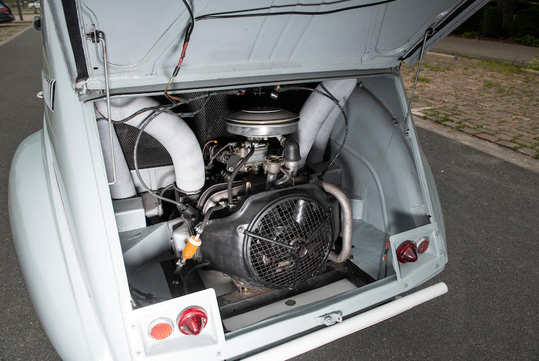 Decades before "active lifestyles," Citroën's twin-engine 2CV Sahara ...