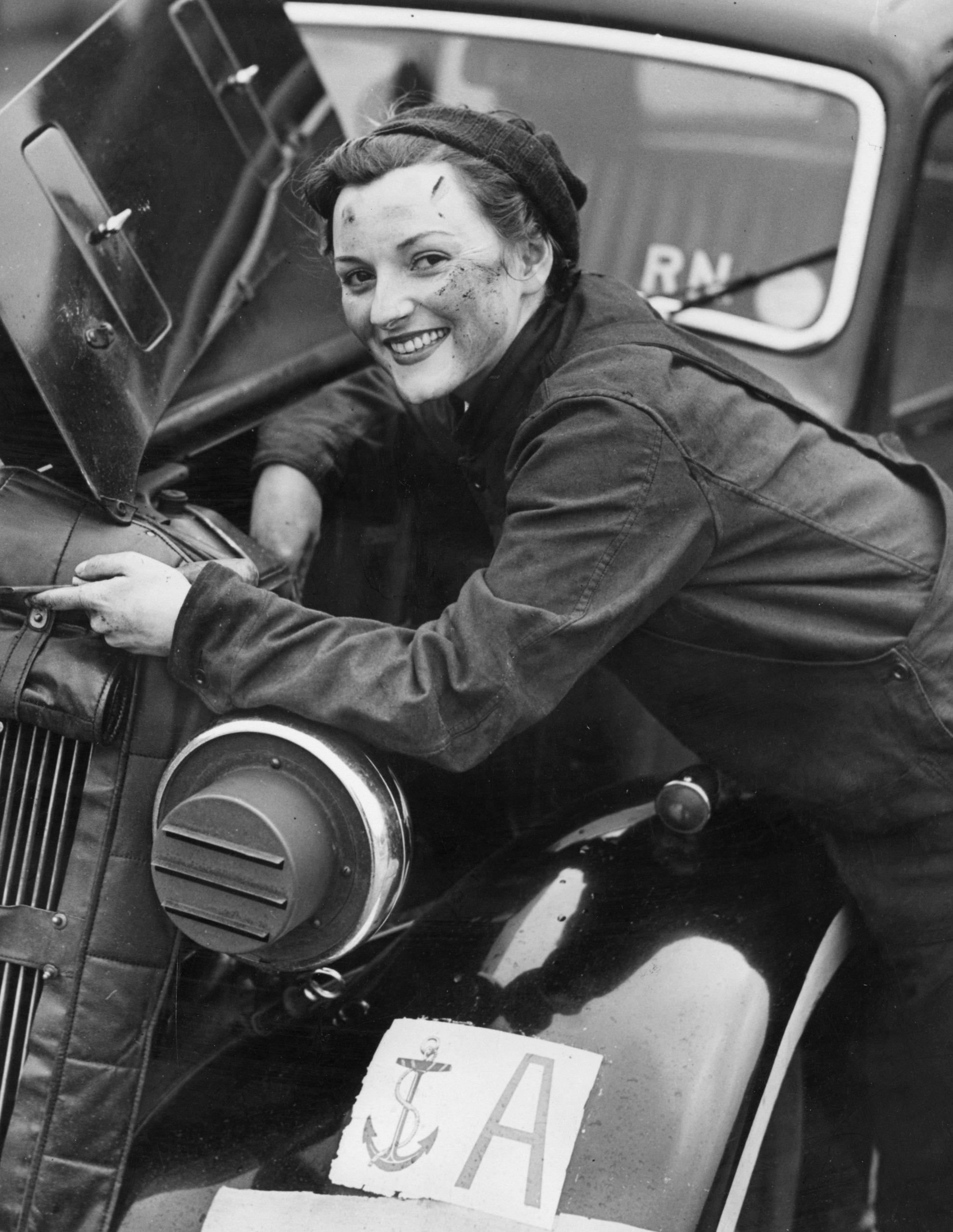 The Flying Wrens: All-female British dispatch riders of WWII - Hagerty ...