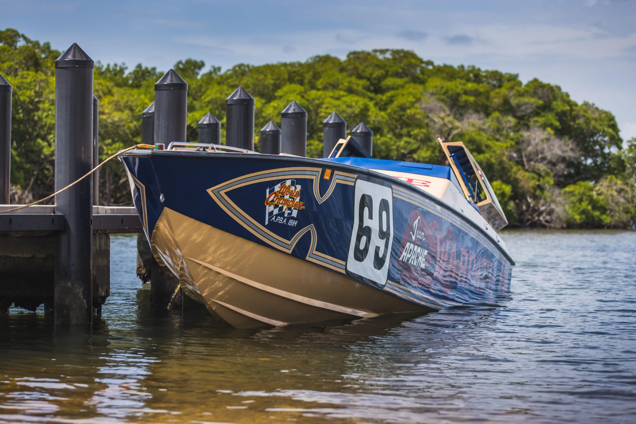 This 41-foot 1984 Apache race boat sold for $401K—here’s why it’s ...