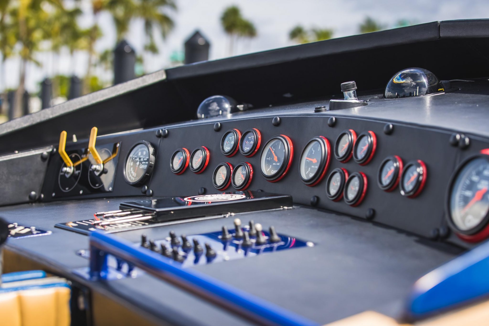 This 41-foot 1984 Apache race boat sold for $401K—here’s why it’s ...