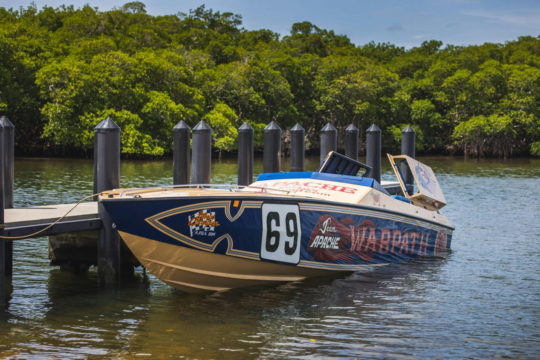 This 41-foot 1984 Apache race boat sold for $401K—here’s why it’s ...