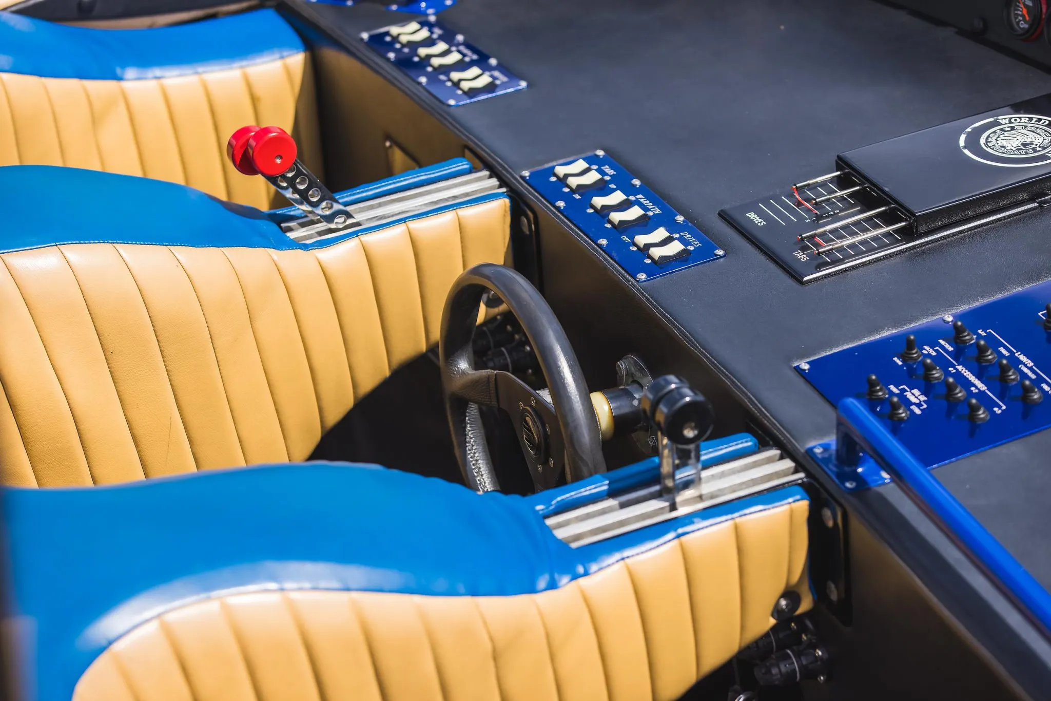 This 41-foot 1984 Apache race boat sold for $401K—here’s why it’s ...