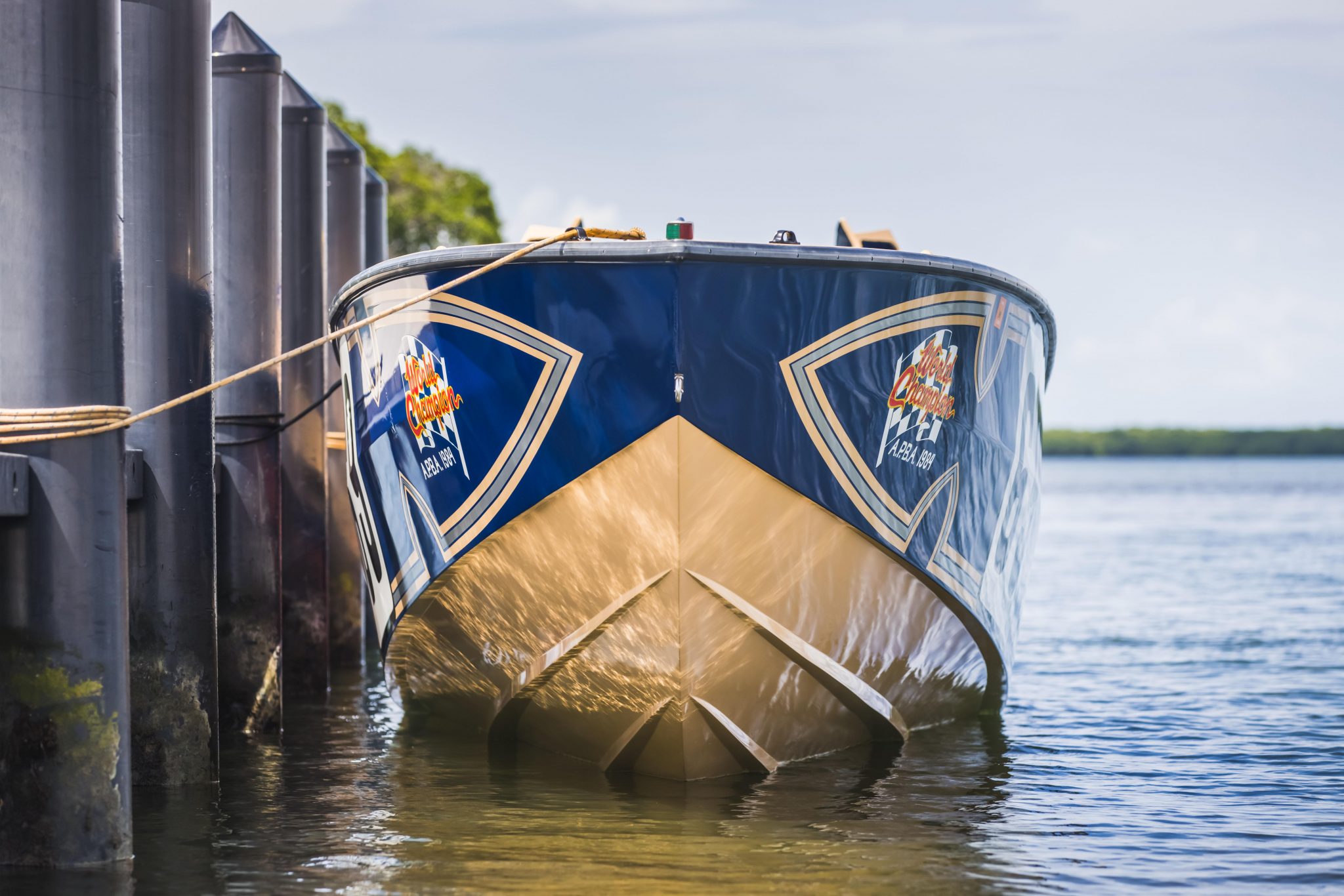 This 41-foot 1984 Apache race boat sold for $401K—here’s why it’s ...