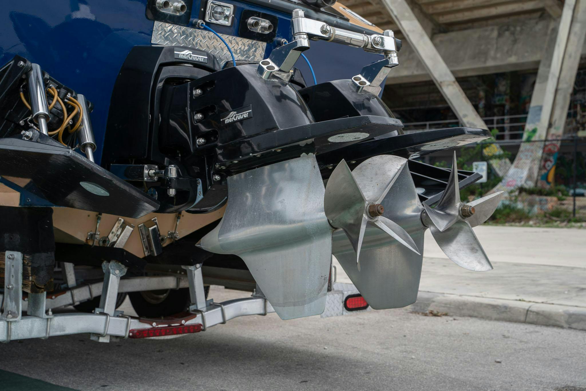 This 41-foot 1984 Apache race boat sold for $401K—here’s why it’s ...