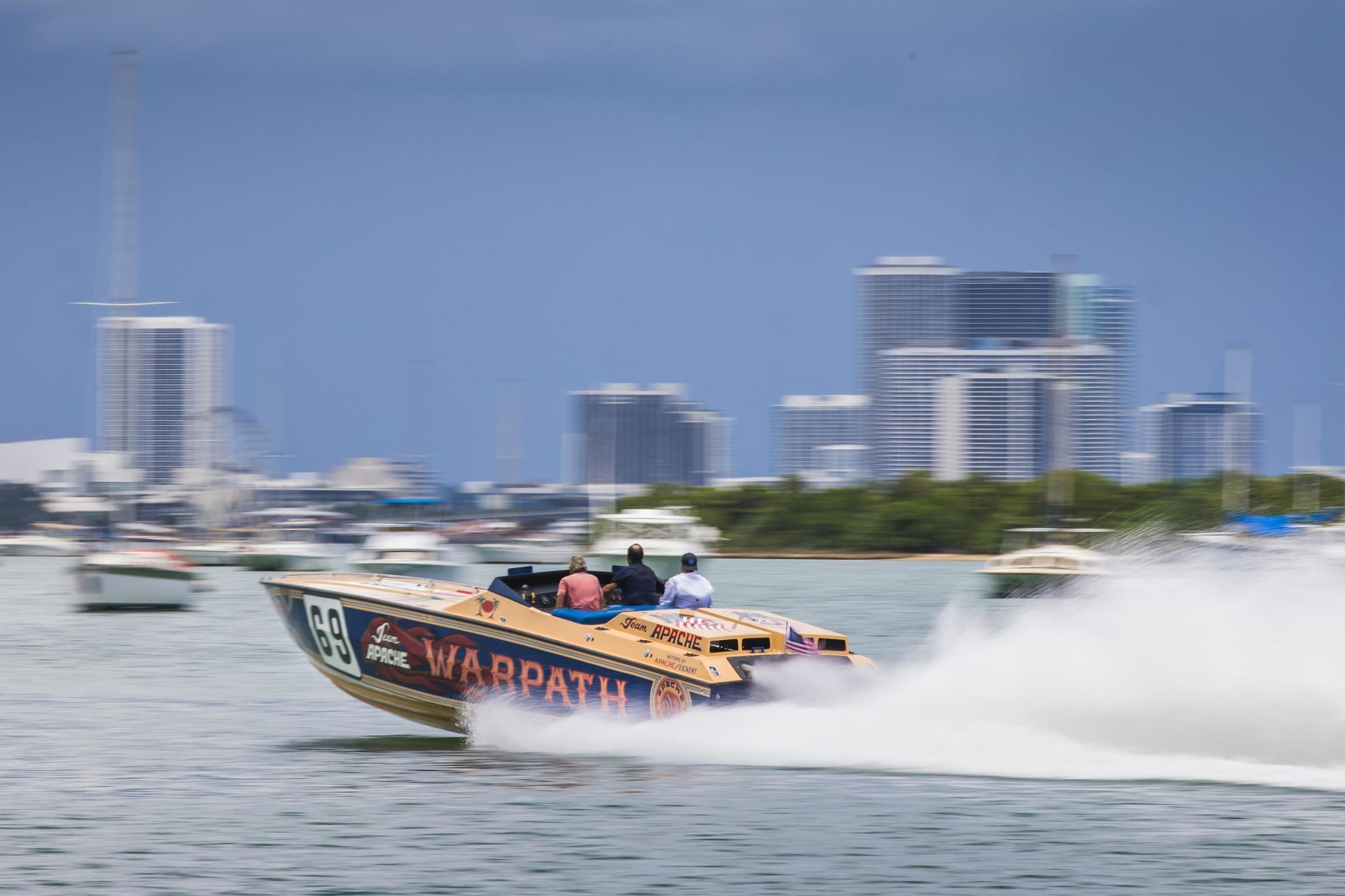 This 41-foot 1984 Apache race boat sold for $401K—here’s why it’s ...