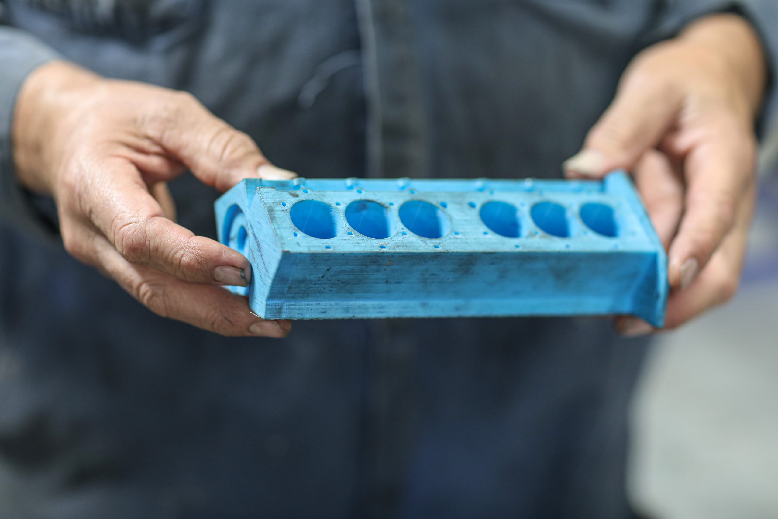 The mad machinists who built a 920-hp V-12 nearly from scratch ...