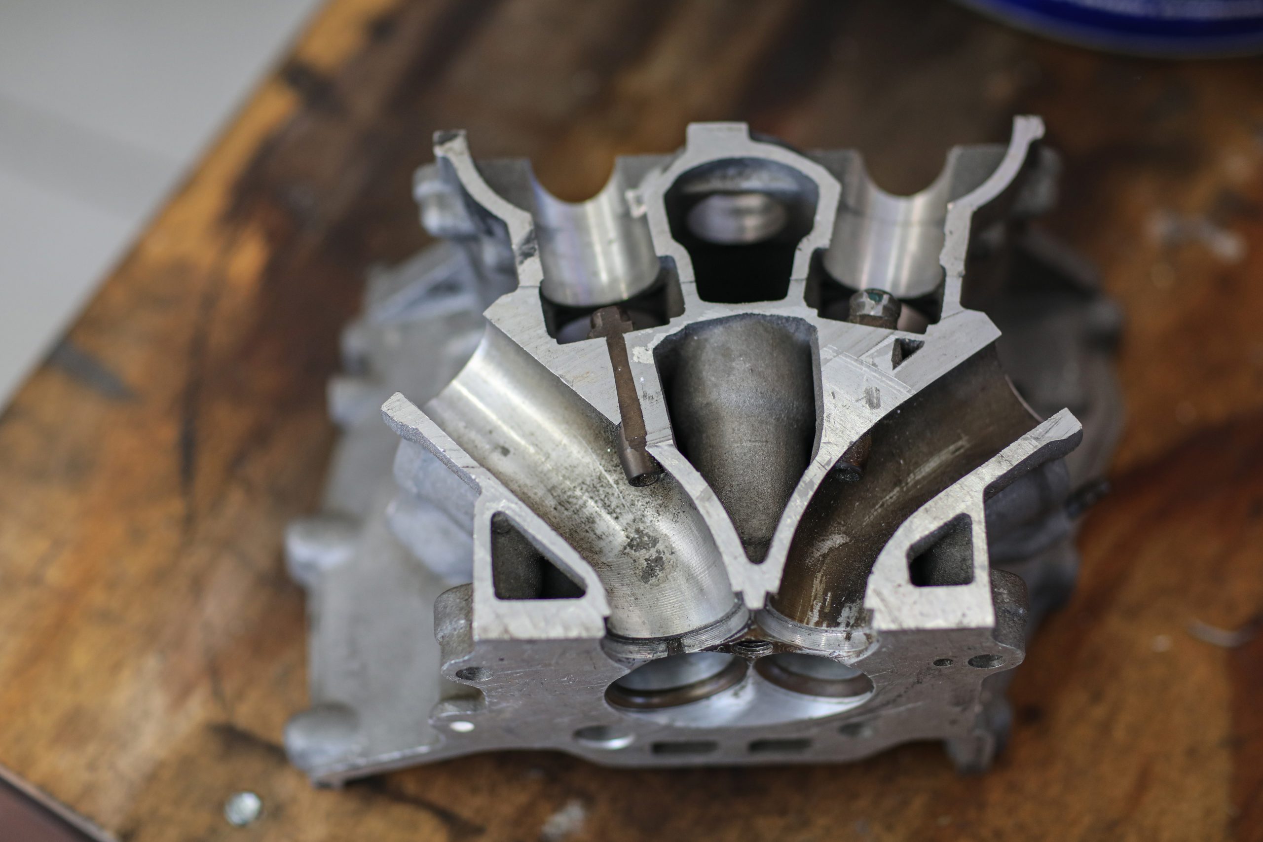 The mad machinists who built a 920-hp V-12 nearly from scratch ...