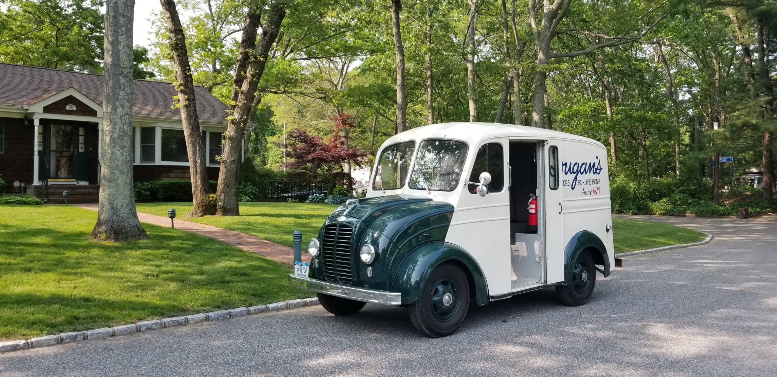 The 1954 Divco Model 15 bakery truck keeping a grandfather's memory ...