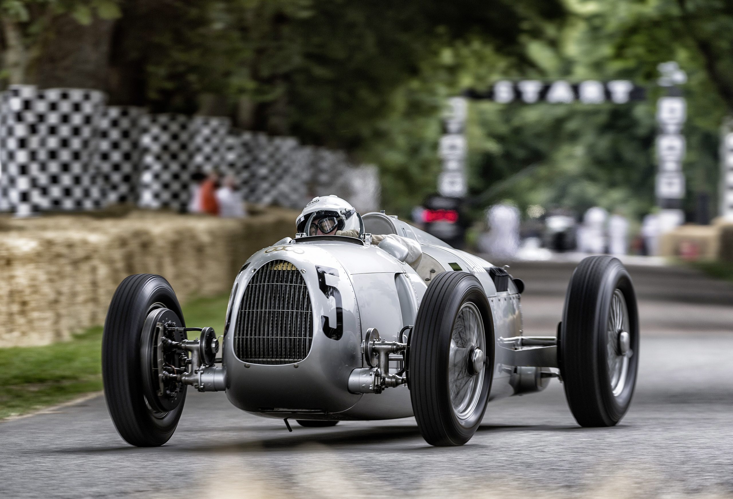 16 cylinders and 270 mph, in 1938: The Auto Union V-16 was an audacious ...