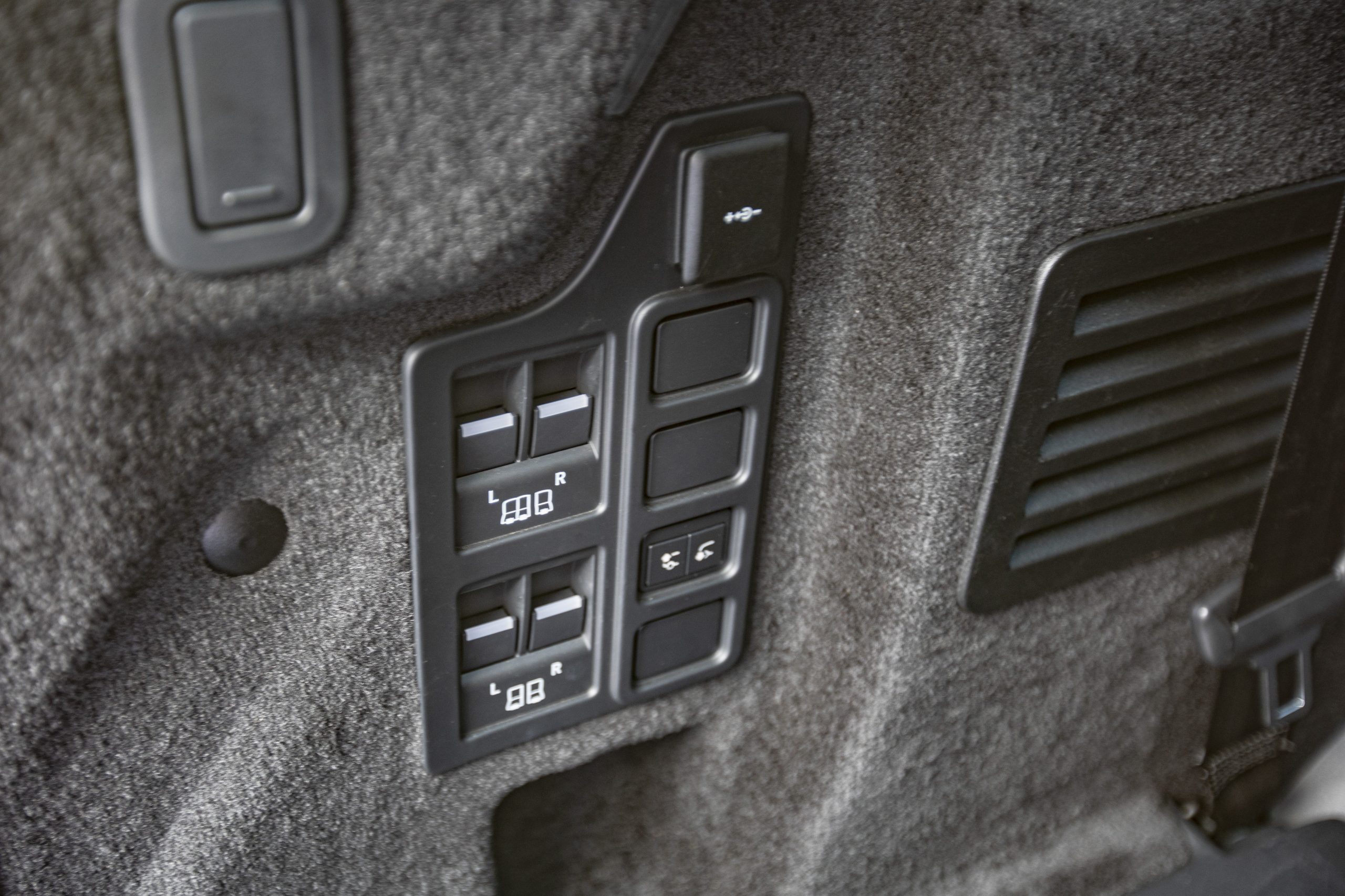 Review: 2021 Land Rover Discovery R-Dynamic S - Hagerty Media