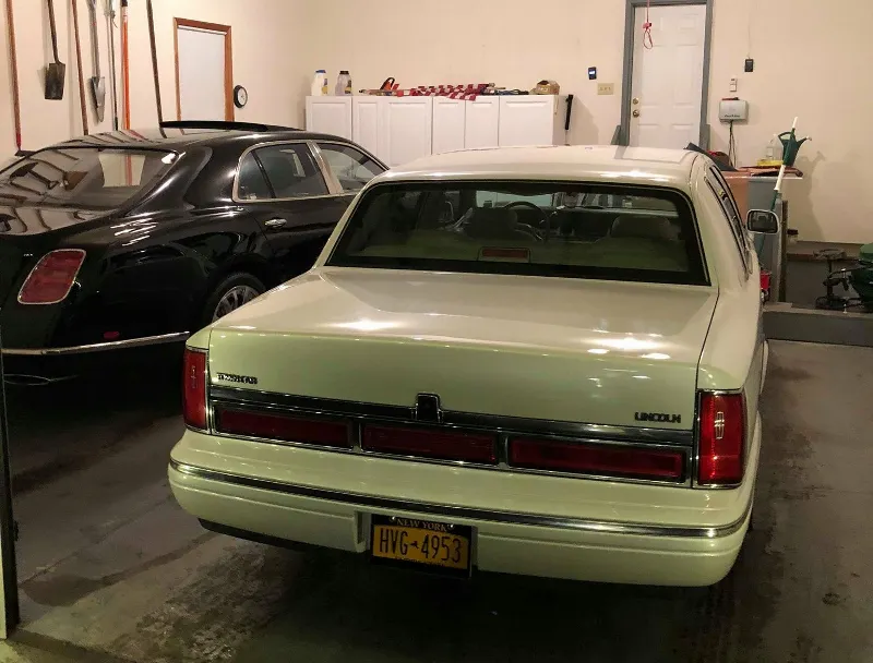 1997 Lincoln Town Car Signature Series: Family car, found! - Hagerty Media