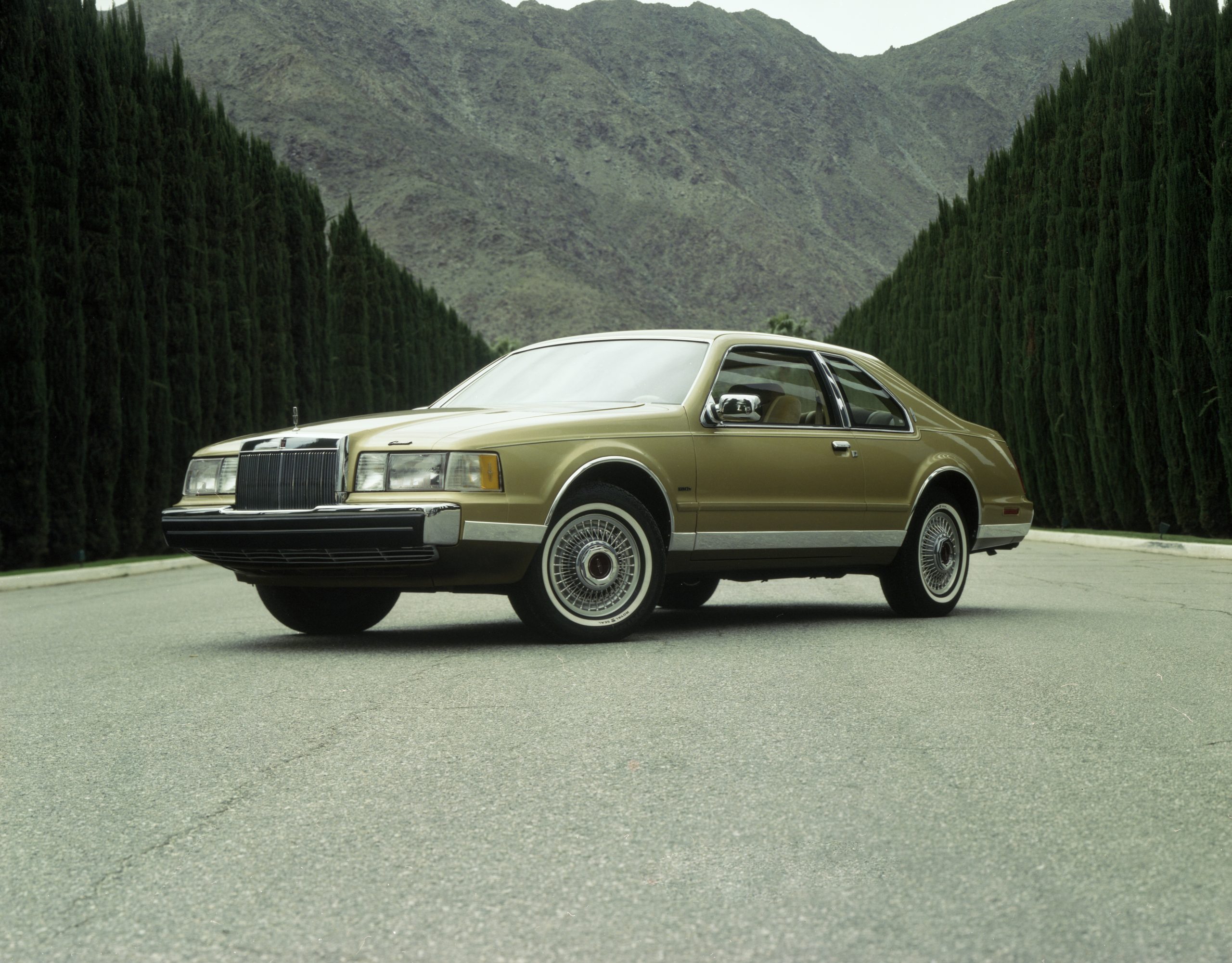 Why It's Time to Think About the 1984–92 Lincoln Continental Mark VII ...