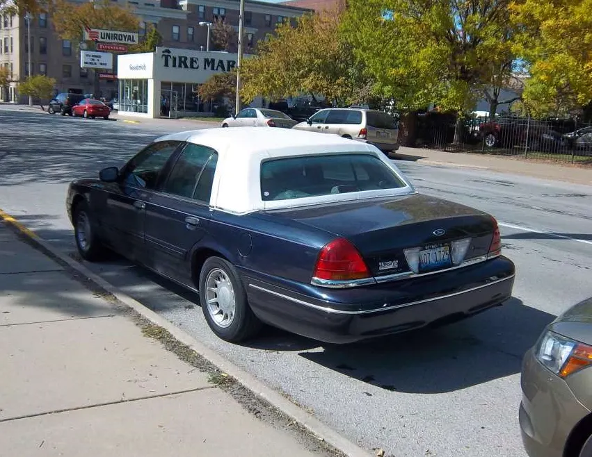 1998 Ford Crown Victoria LX: Beginning of the end for the full-sized ...