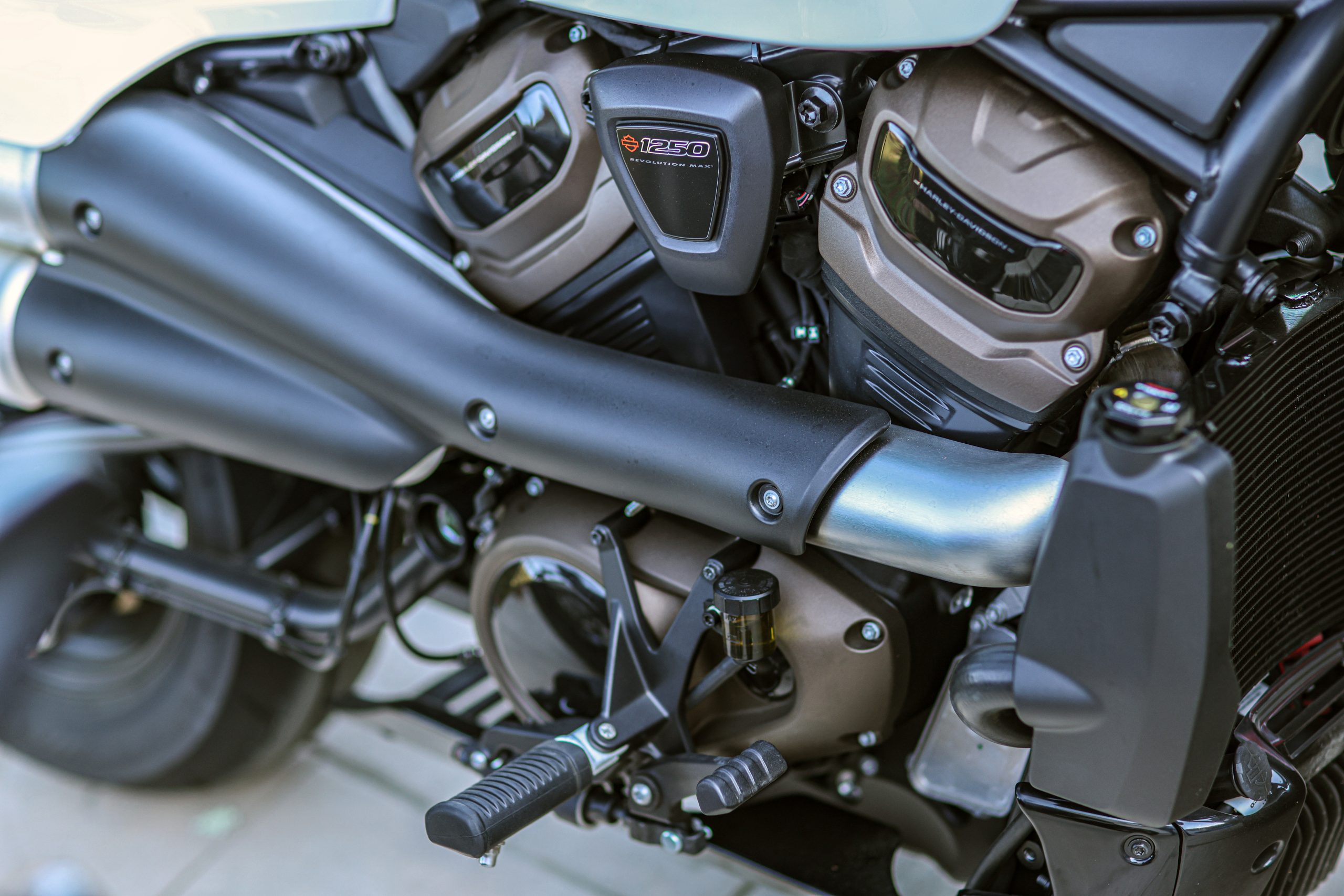 Review: 2022 Harley-Davidson Sportster S (Mid Control) - Hagerty Media