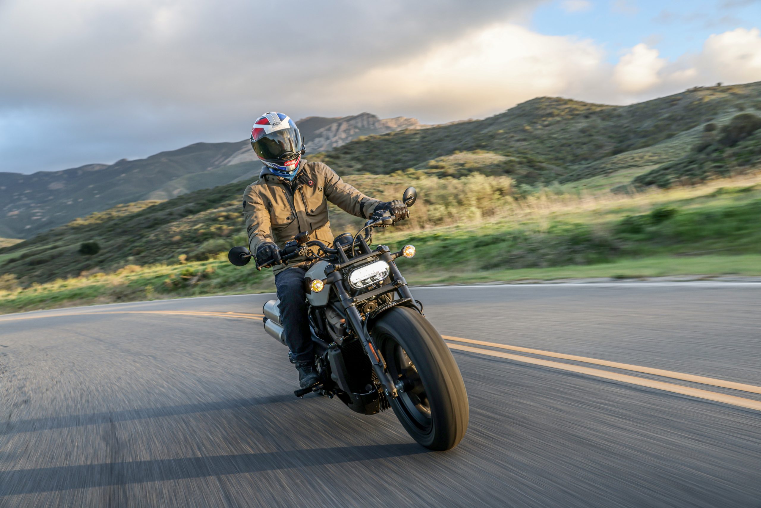 Review: 2022 Harley-Davidson Sportster S (Mid Control) - Hagerty Media