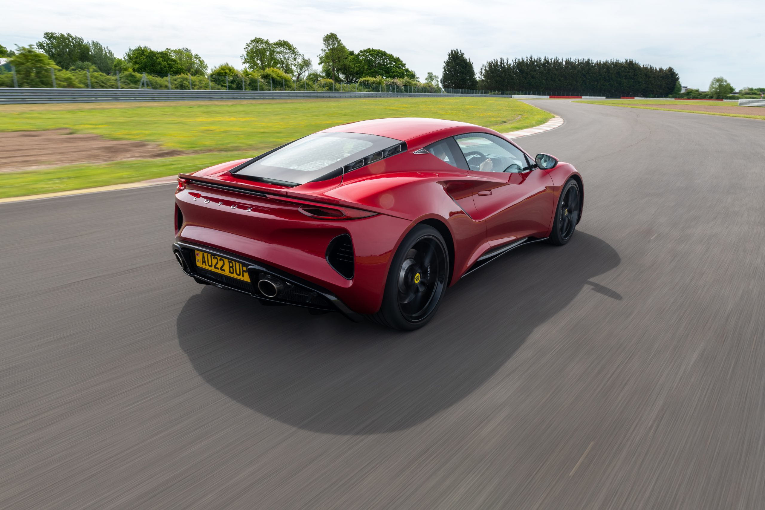 Lotus’ first EV restomod due in 2023, Bowler’s Defender dons 35s ...