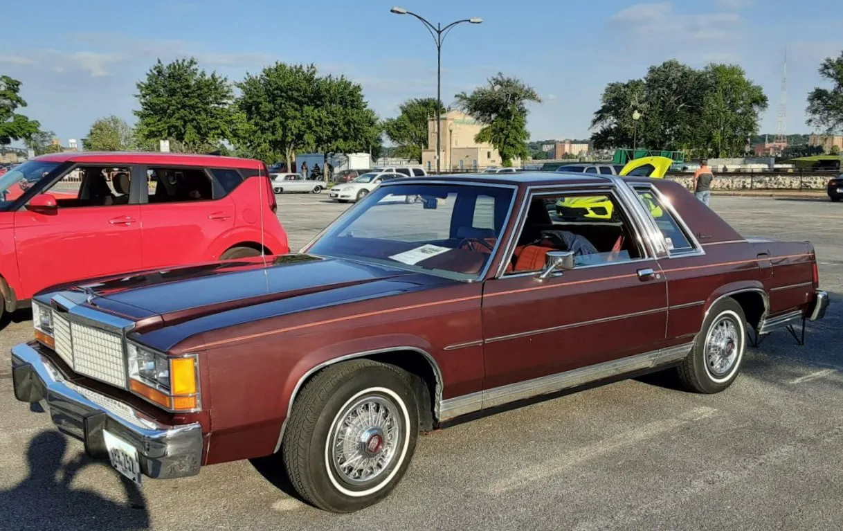 1998 Ford Crown Victoria LX: Beginning of the end for the full-sized ...