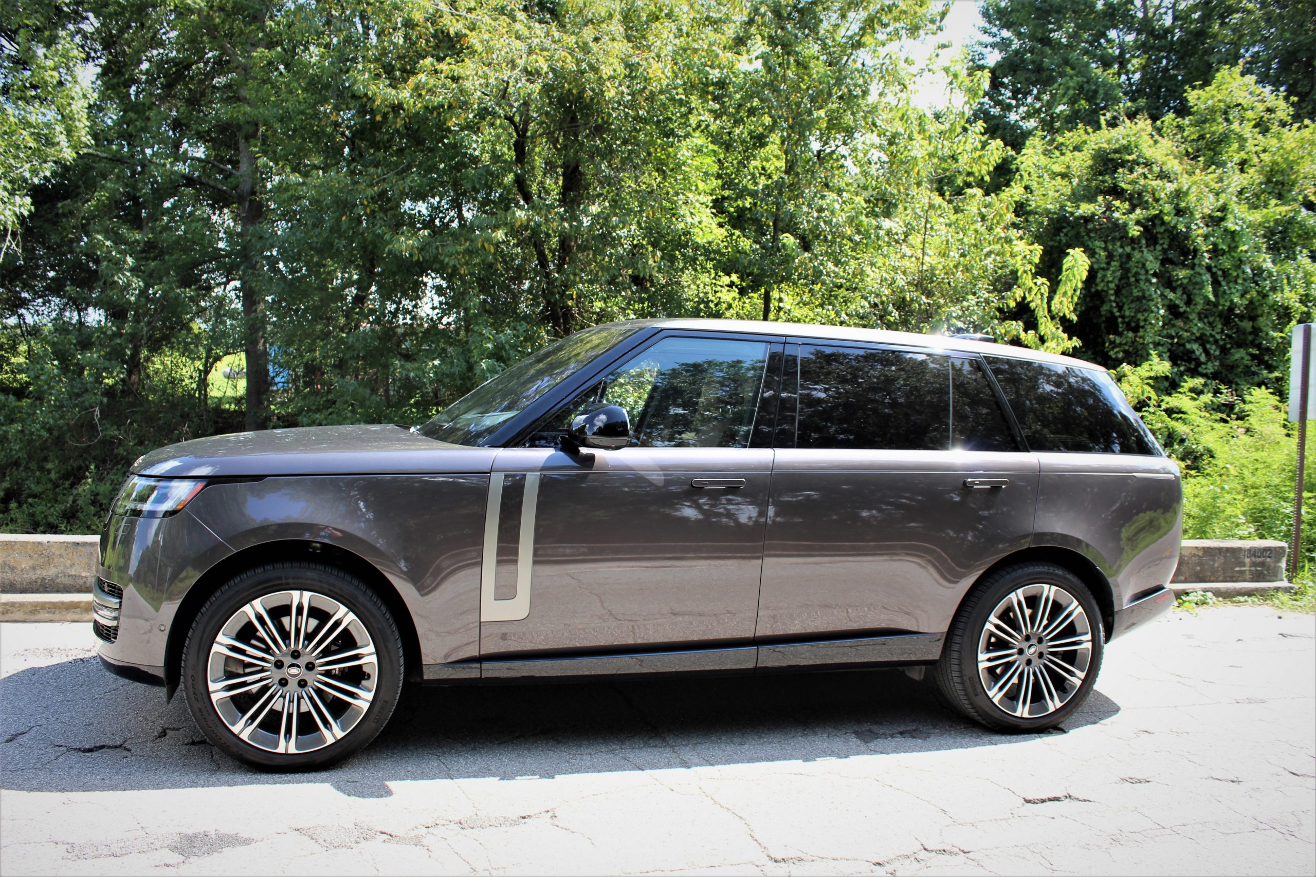 Review: 2022 Range Rover SE LWB - Hagerty Media