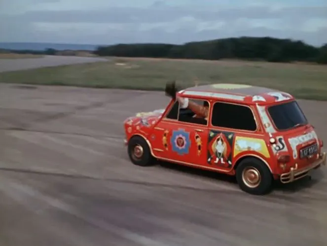 After 30-year trip, psychedelic Citroën reunited with its artist ...
