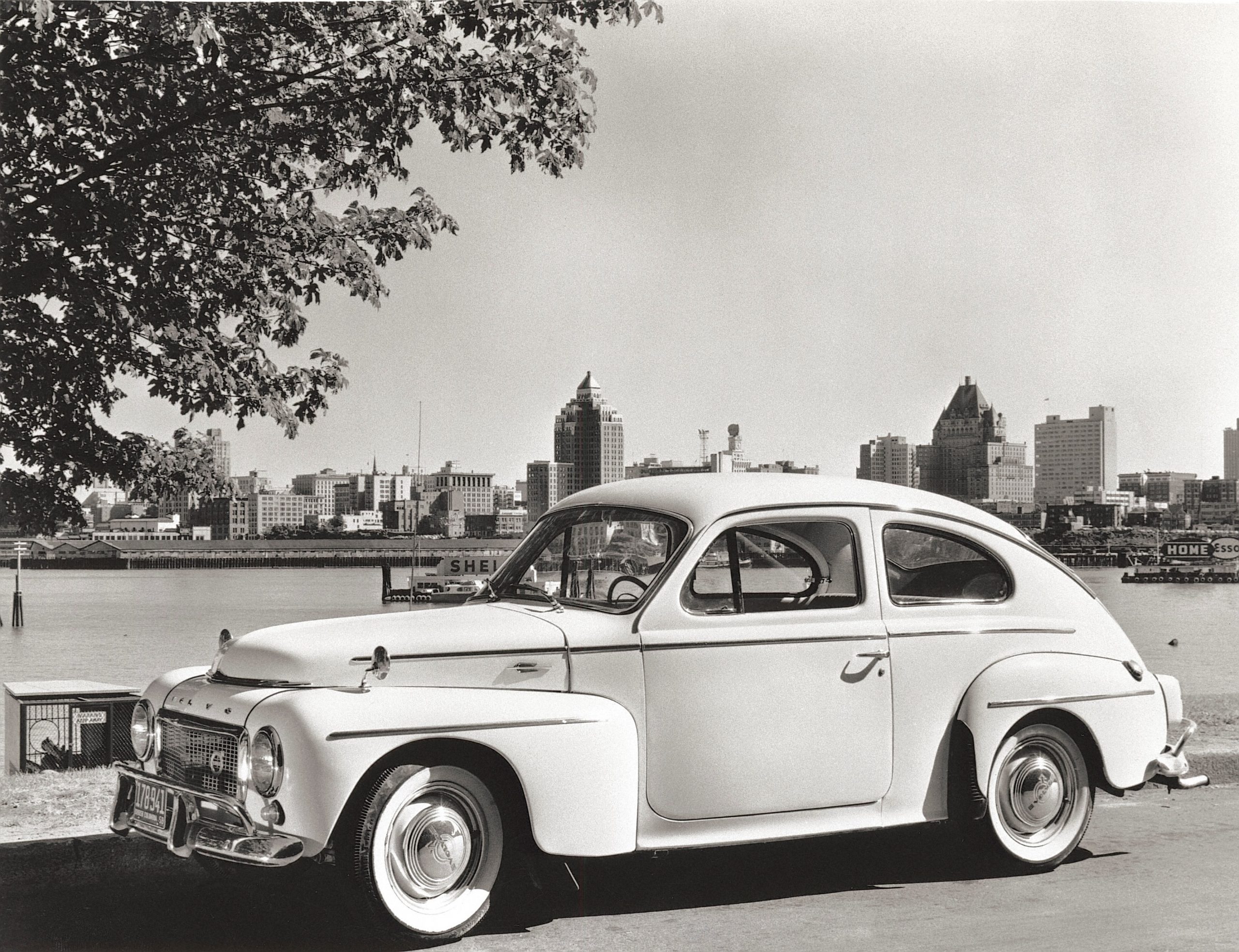 Stuff 415-hp hybrid guts into a Volvo PV544? Leave it to the Girl Gang ...