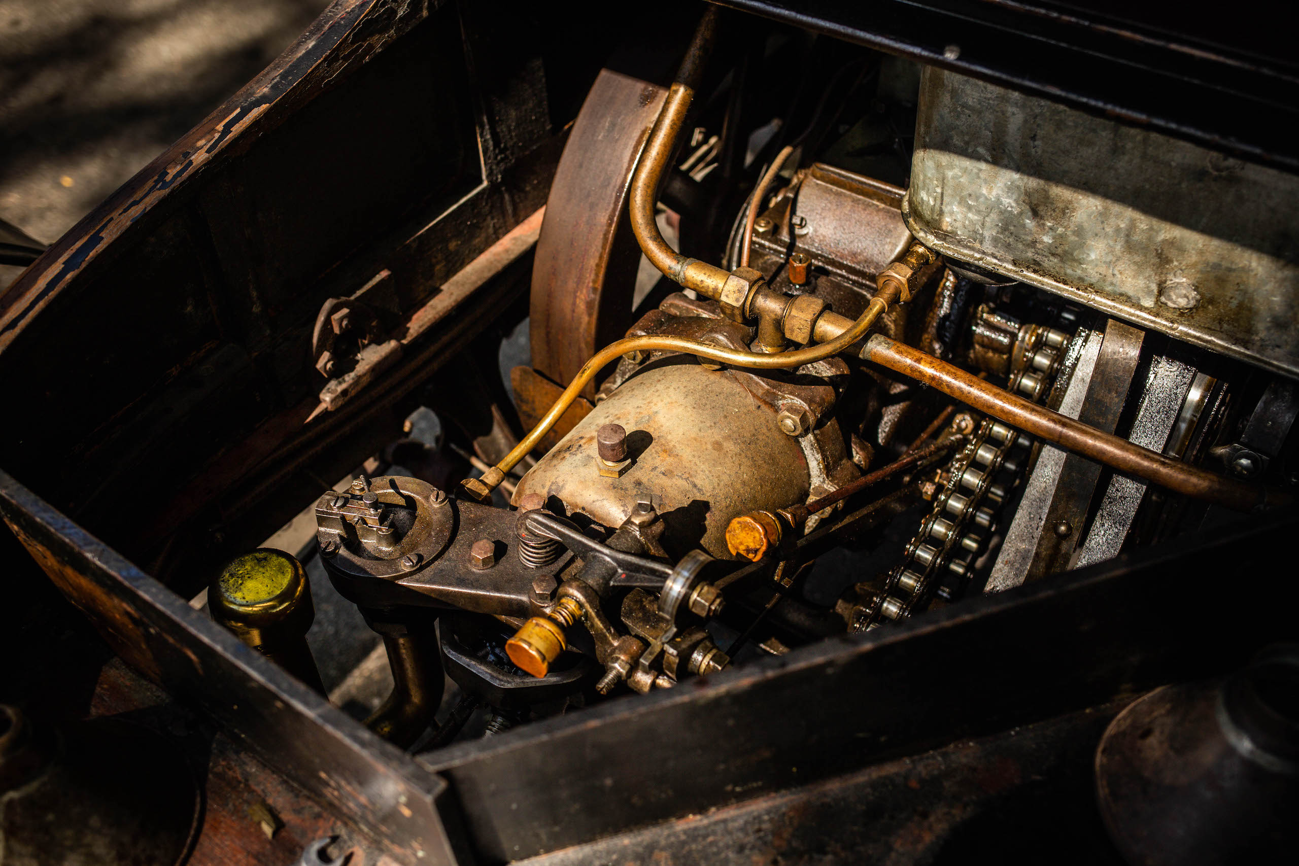 20 mph in a 1906 Cadillac Model K Runabout is controlled mechanical ...