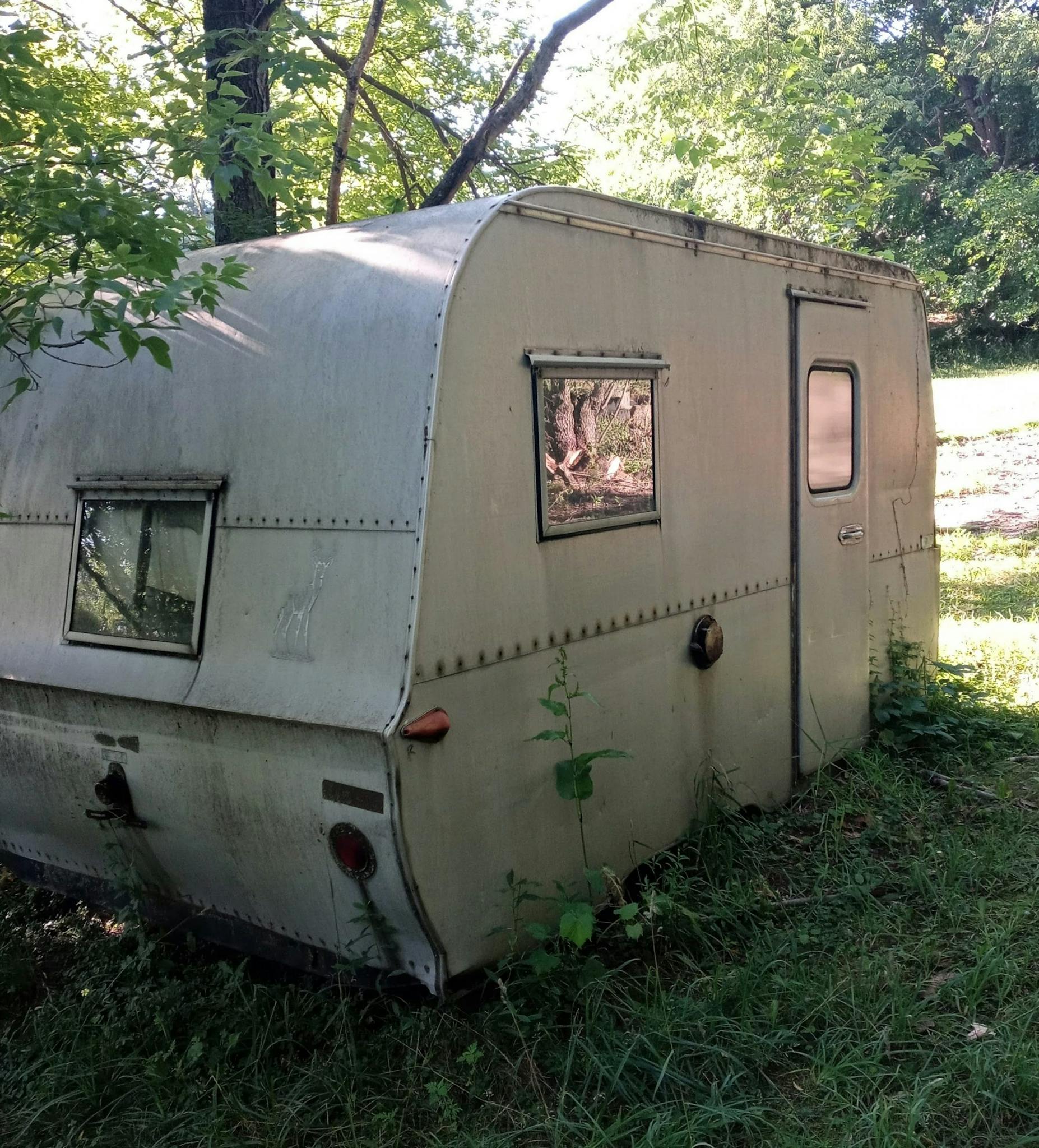 Michigan man's dilapidated 1956 Little Gem camper is Restoration ... Michigan man's dilapidated 1956 Little Gem camper is Restoration ...