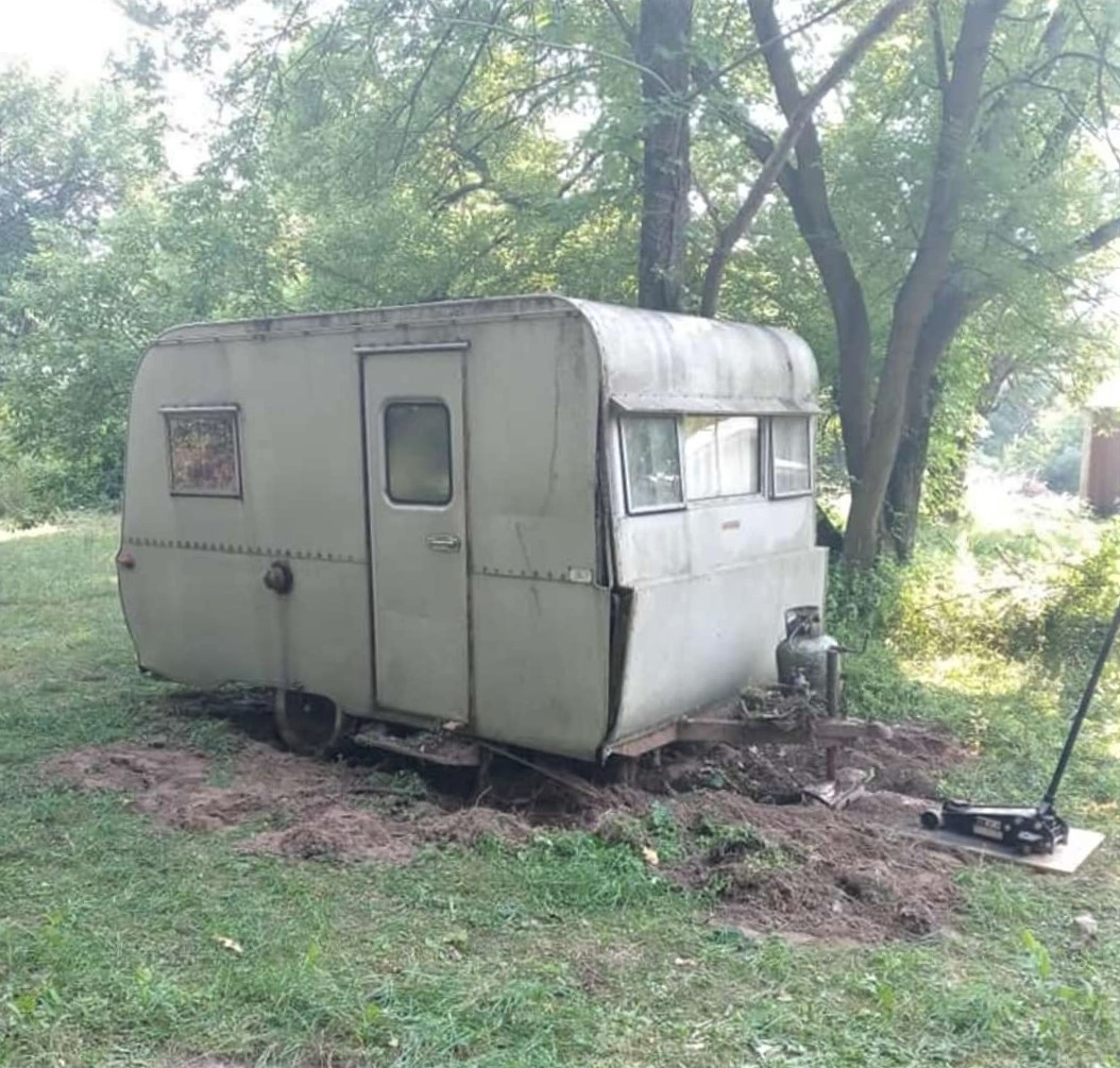 Michigan man's dilapidated 1956 Little Gem camper is Restoration ...